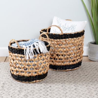 closed wicker baskets