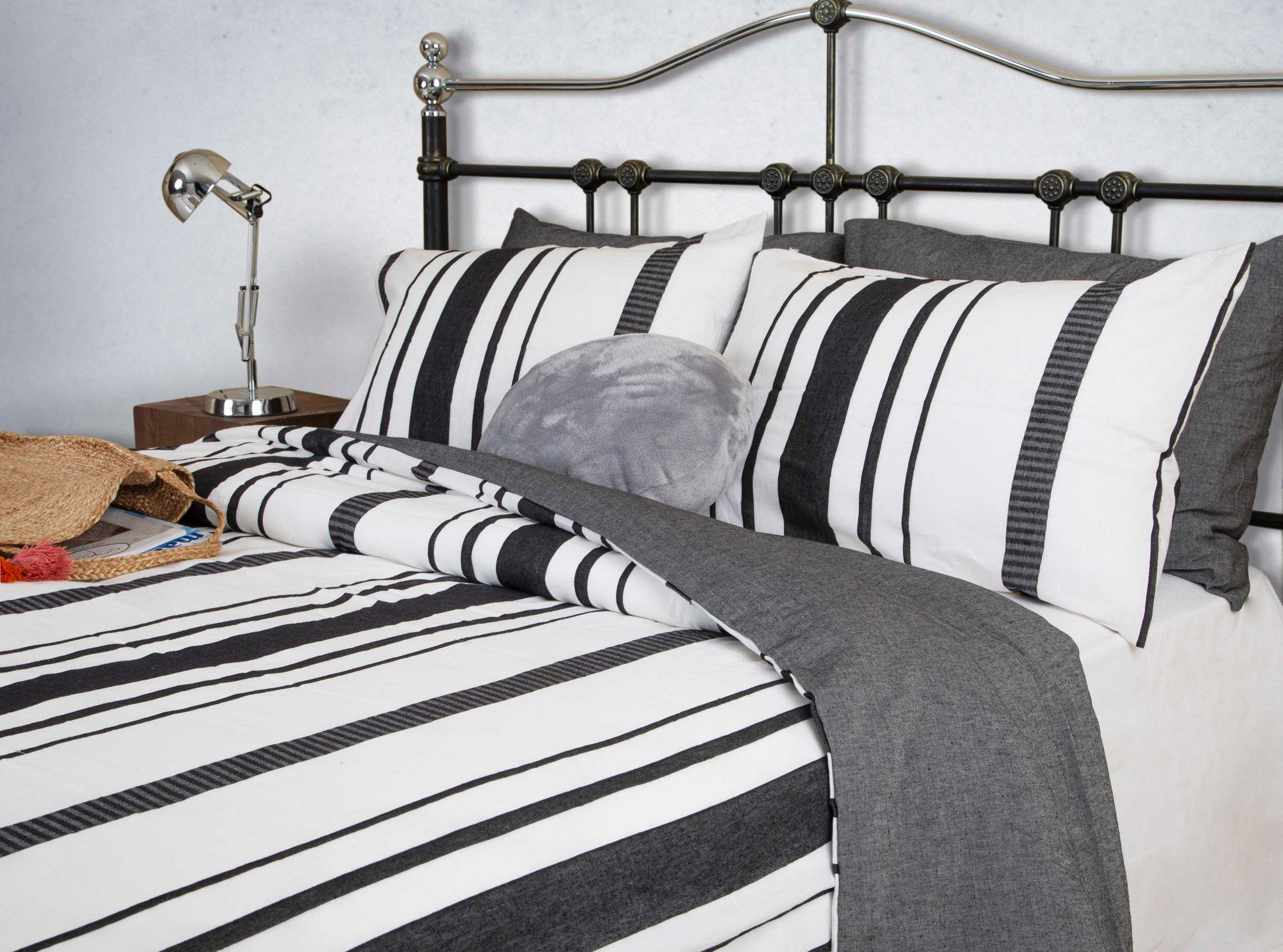 Asir Group INC Cyerah White/Black 100% Cotton 4 Piece Duvet Cover Set ...