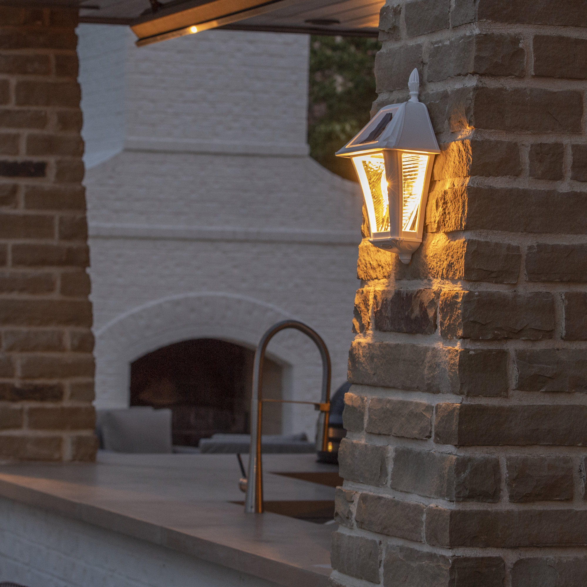 Gama Sonic 130 Lumens Outdoor Solar Warm White LED Wall Sconce (2PK ...