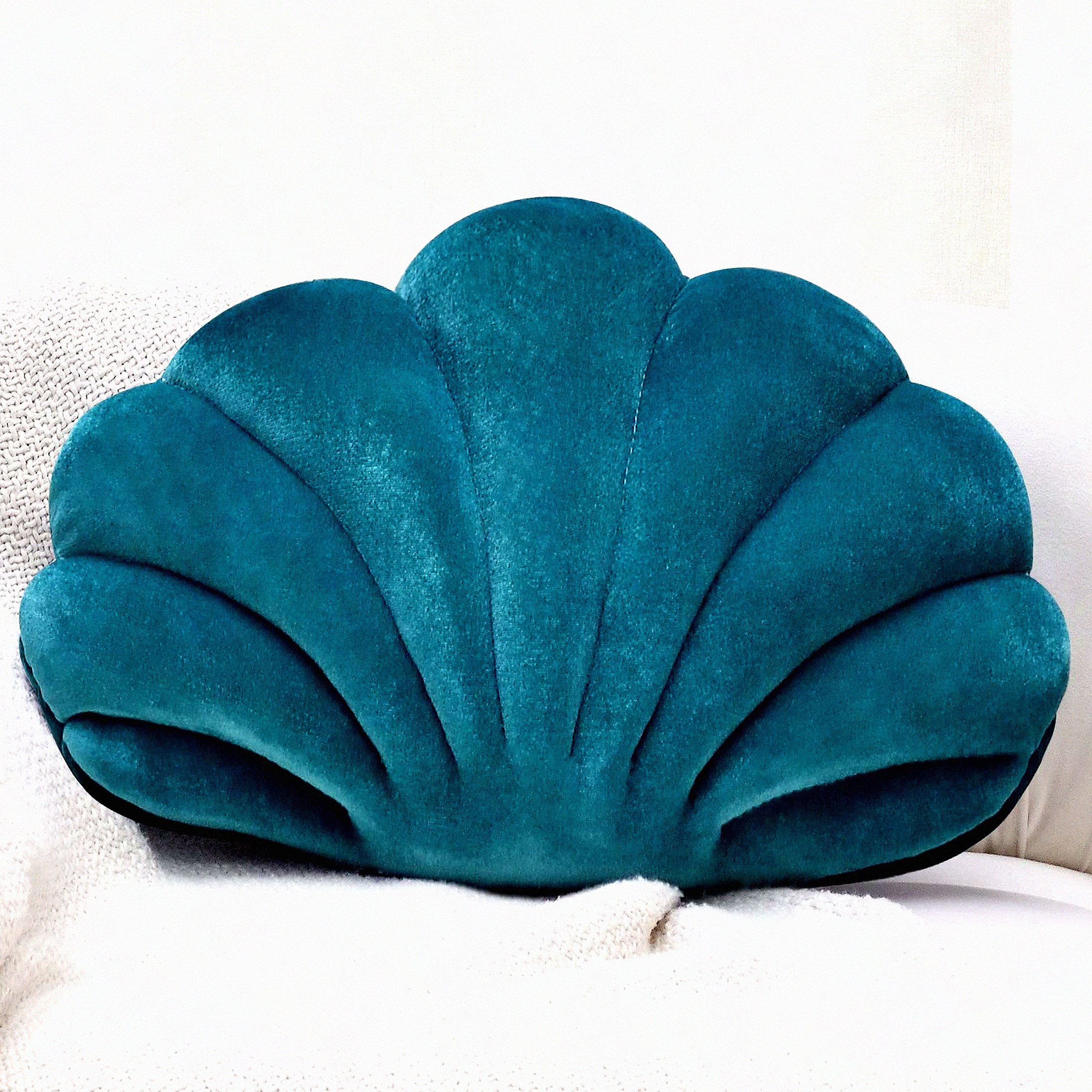BRBCA Ocean Breeze Velvet Shell Throw Pillow - Seashell Shaped ...