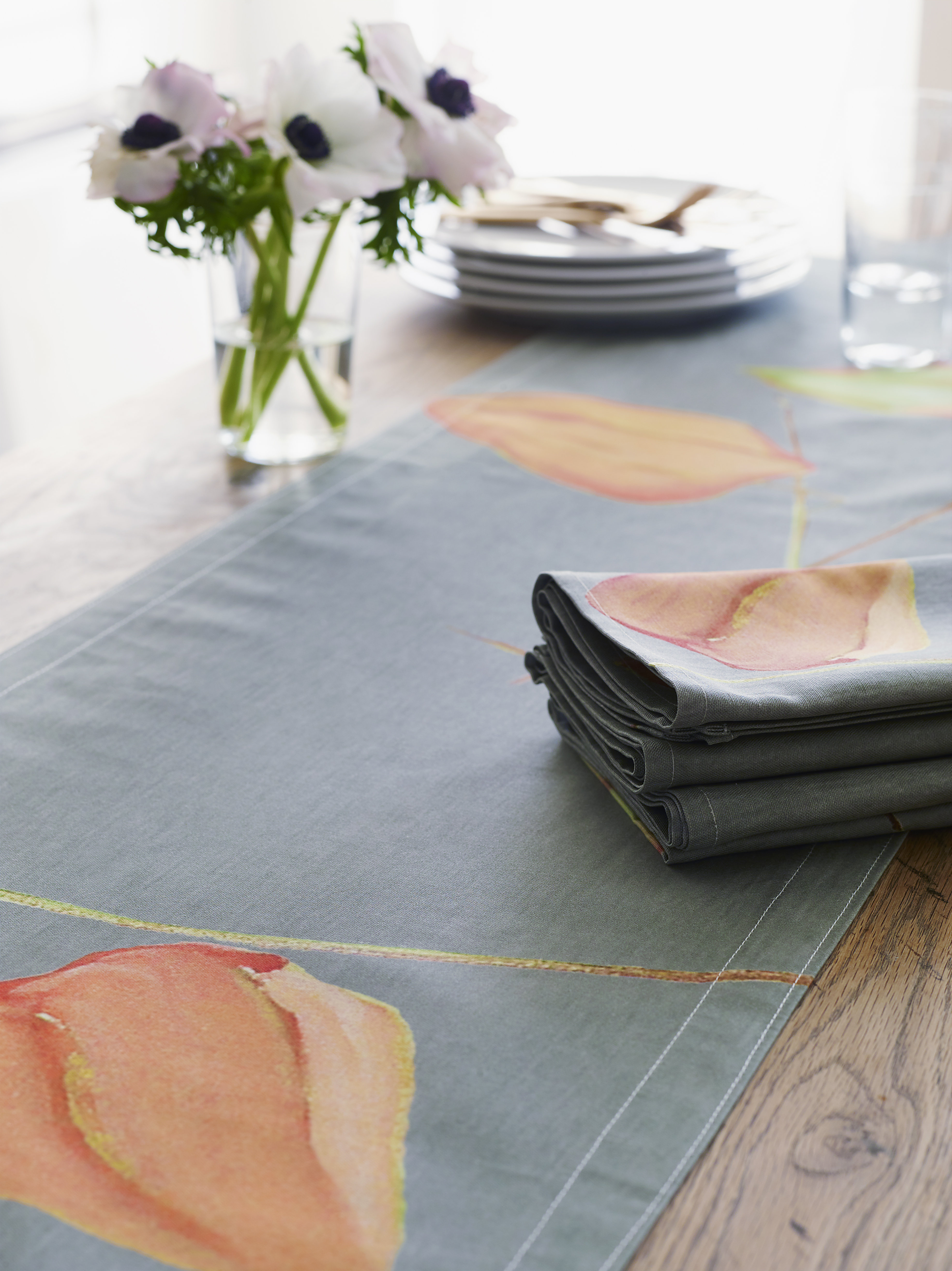 India & Purry Luxe Chinese Lanterns Table Runner | Perigold