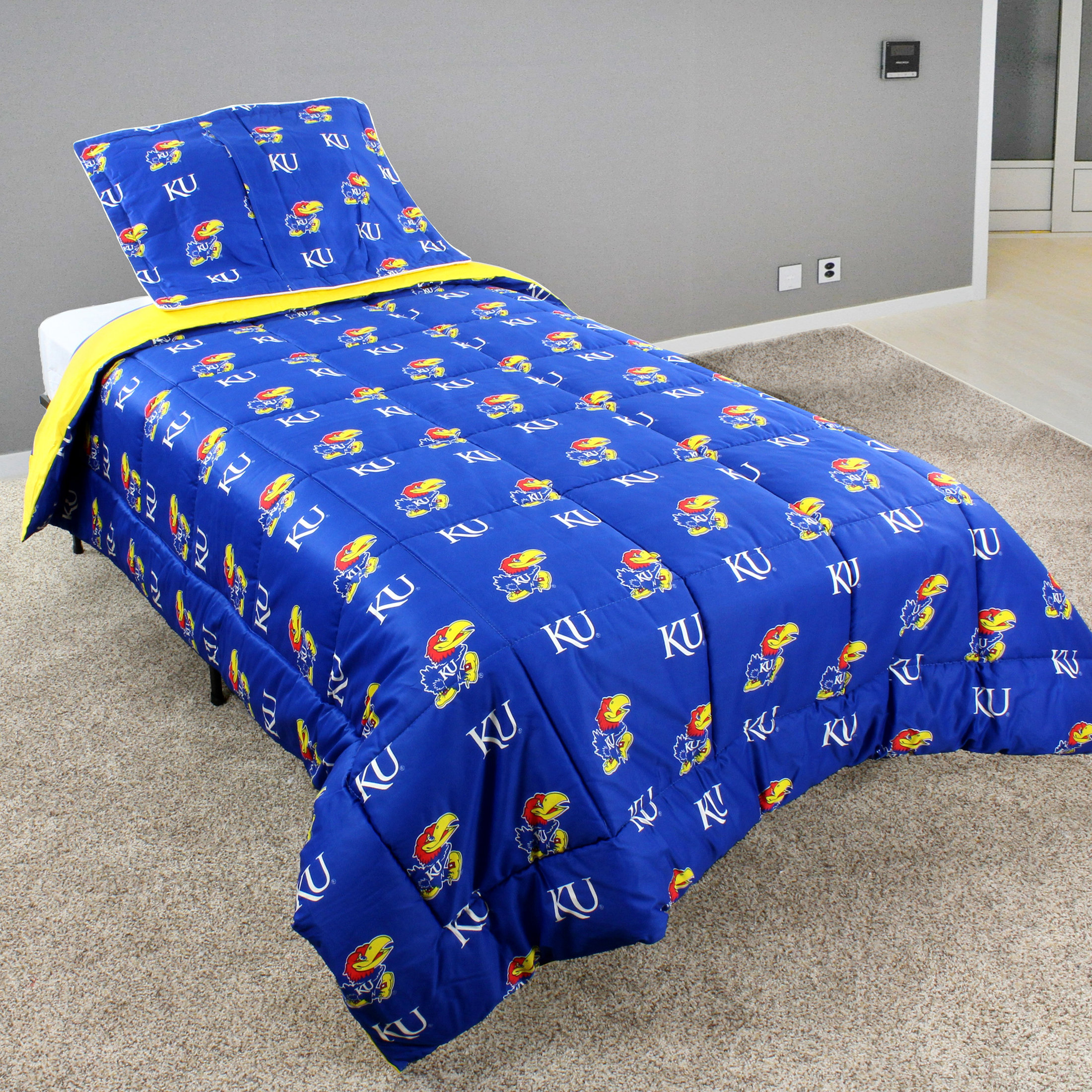 College Covers NCAA Reversible Comforter Set - Wayfair Canada