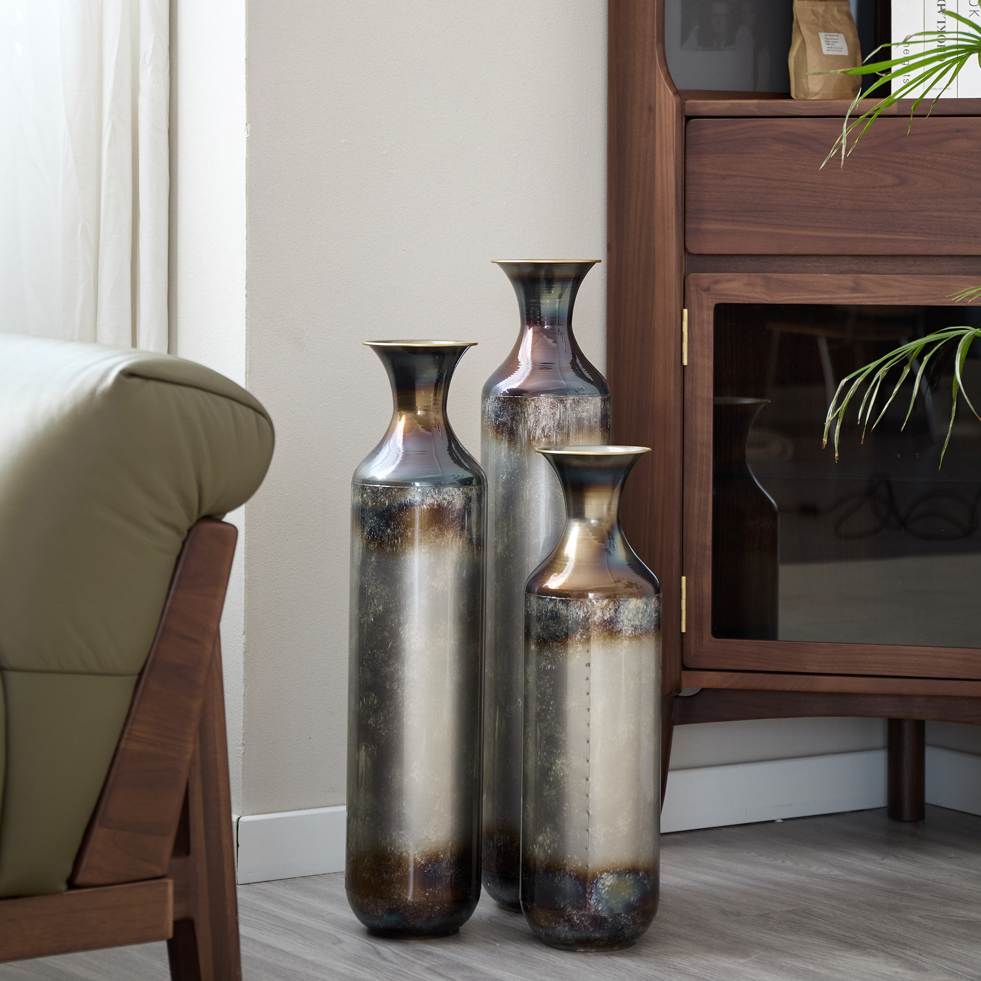 Everly Quinn Medhansh Large Floor Vase with Twilight Glaze Finish ...