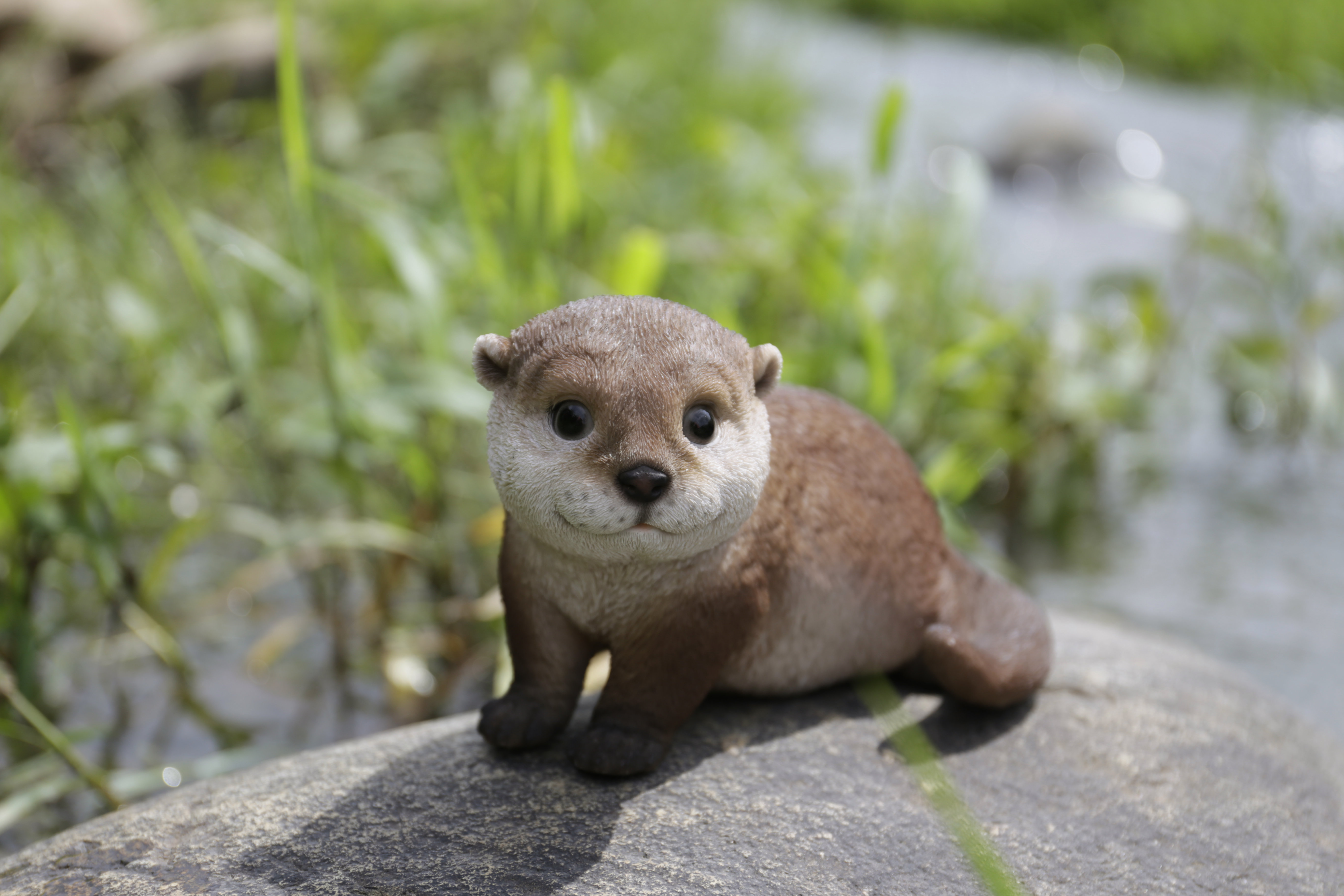 Hi-Line Gift Ltd. Otter Leaning Forward Animal Statue & Reviews | Wayfair