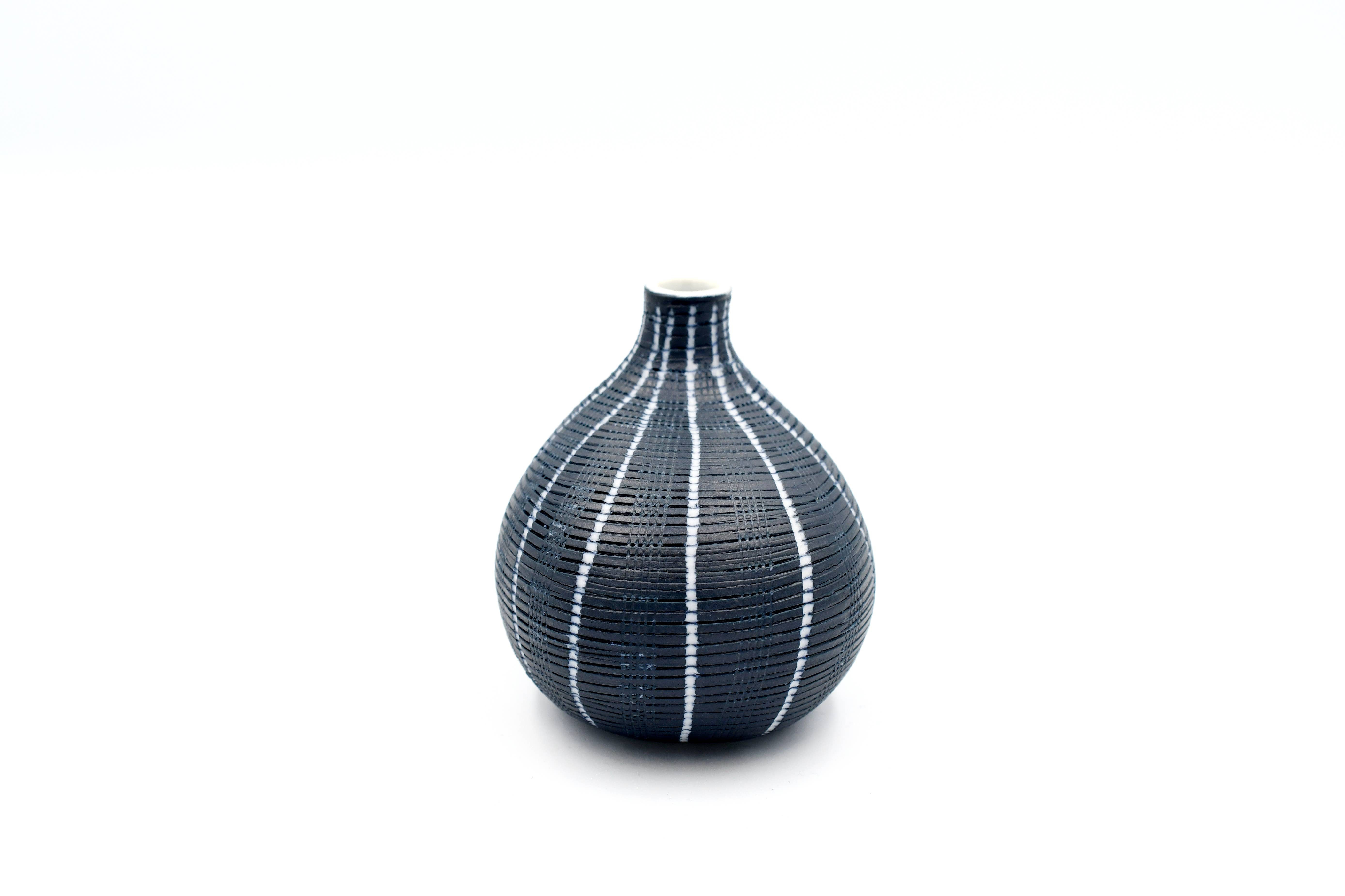 Breakwater Bay Hucksley Bud Porcelain Table Vase - Wayfair Canada