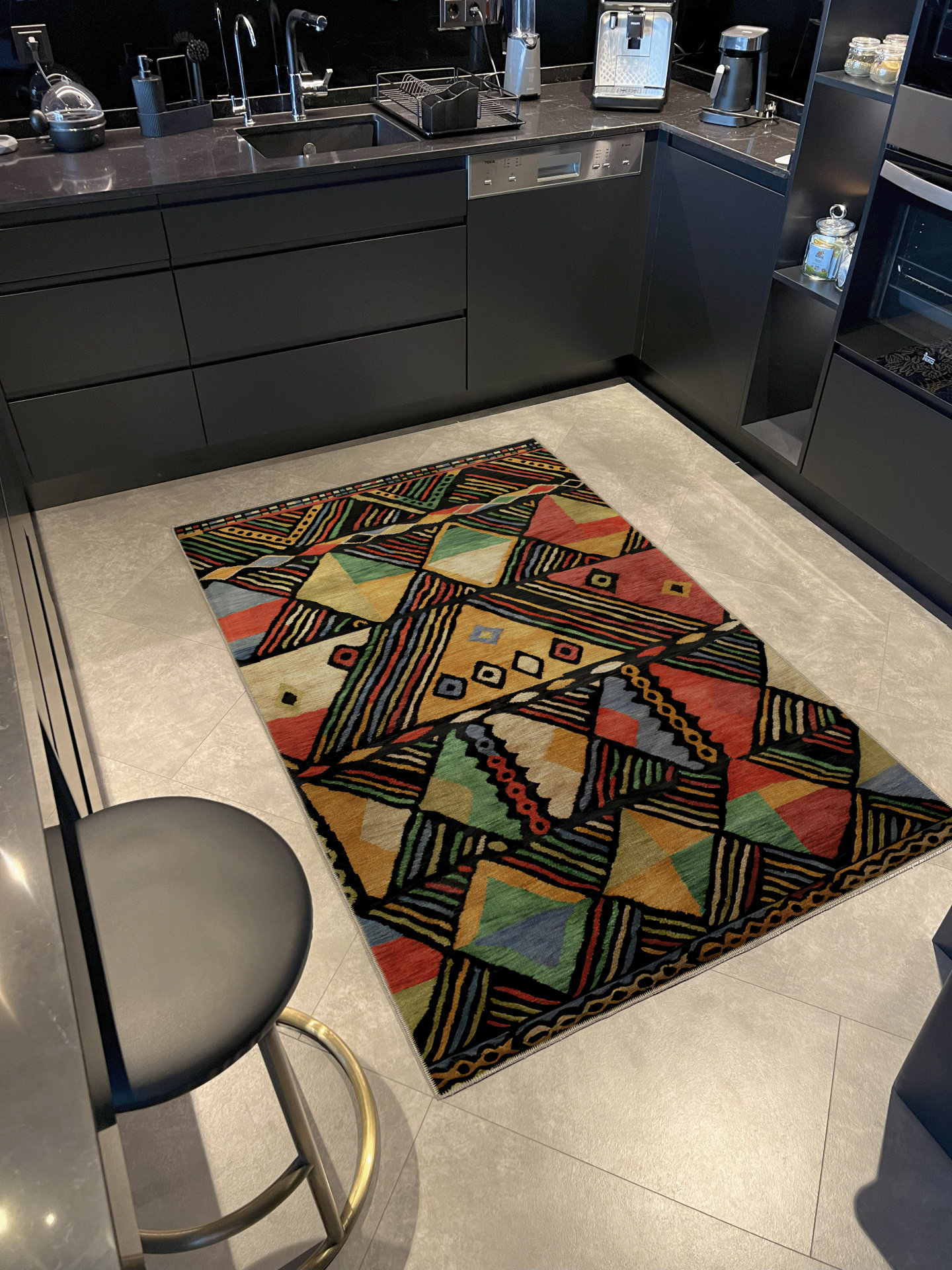 Dakota Fields Dark-Toned Multi-Colored Spiral Mixed Geometric Rectangle ...