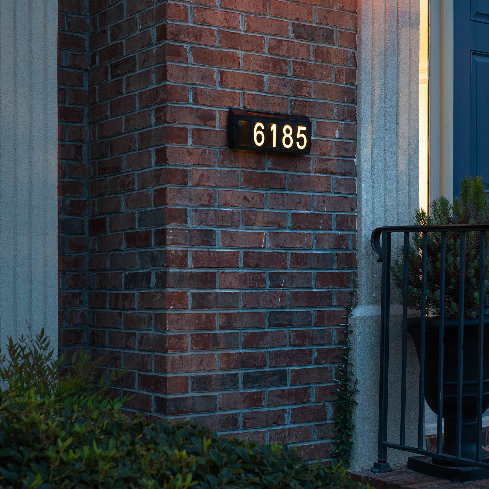 Arlmont & Co. Deonca 5-Line Solar Light Address Sign w/ 2 Mounting ...