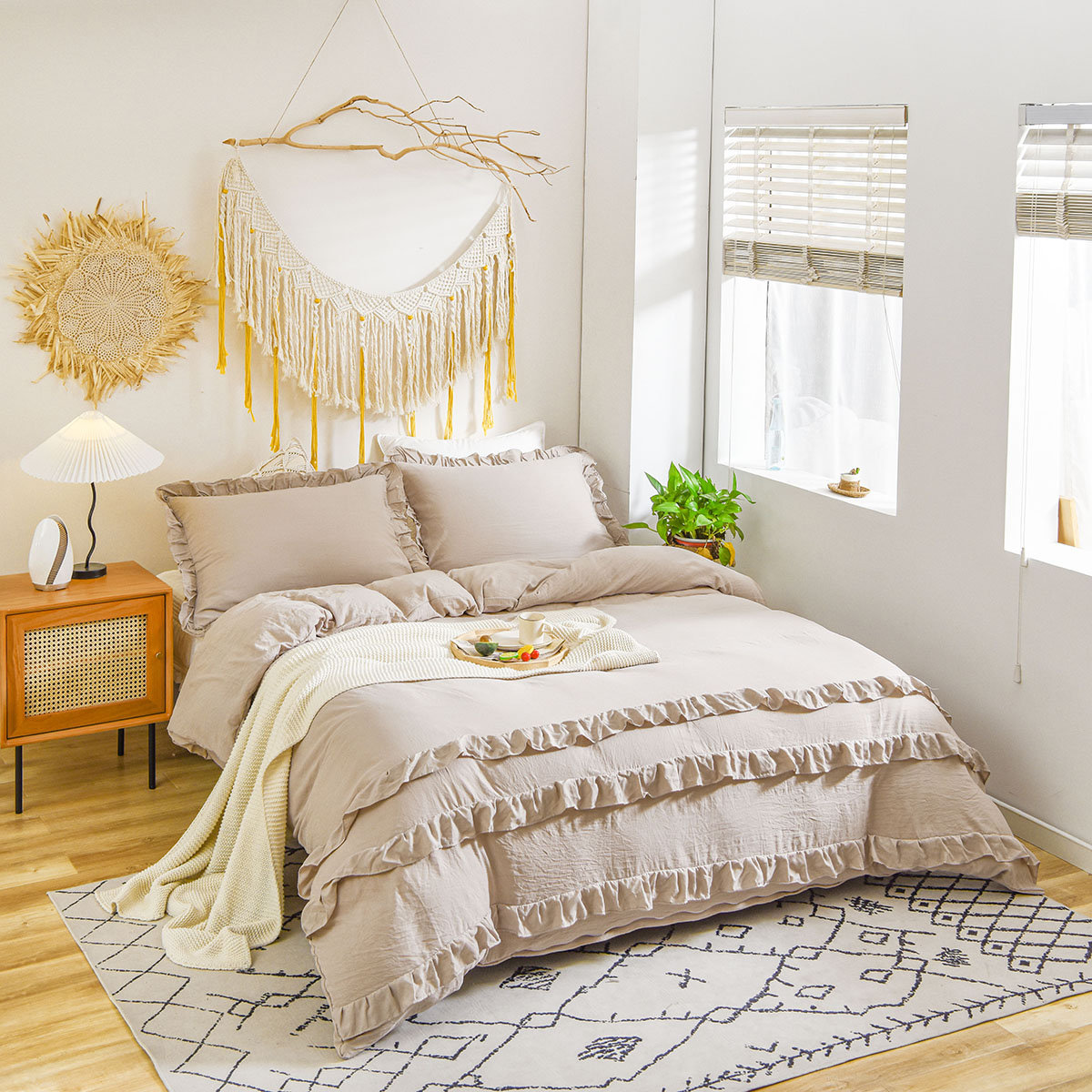 Nayoroom SJT-SANHYB Chic Ruffle Fringe Design Soft Microfiber Duvet ...