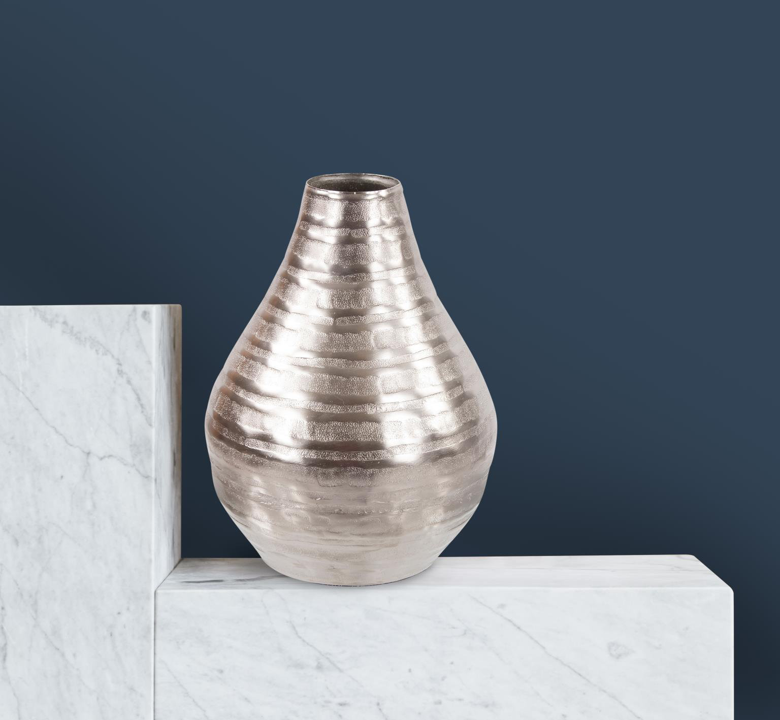 Brayden Studio® Alinuswe Silver 9'' Indoor/Outdoor Metal Table Vase ...