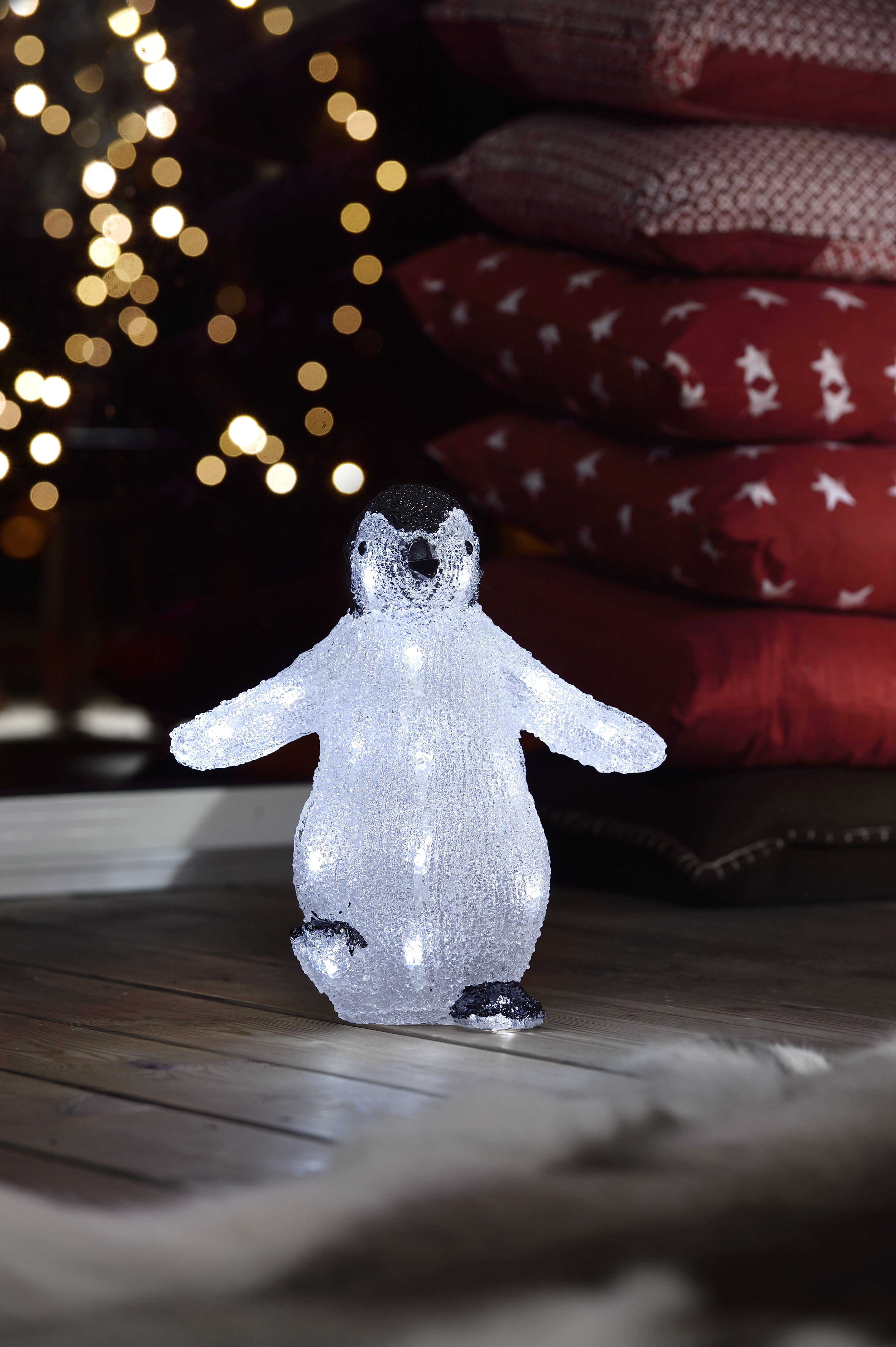 Konstsmide Battery LED Acrylic Penguin – 24 Lights, Clear Finish ...