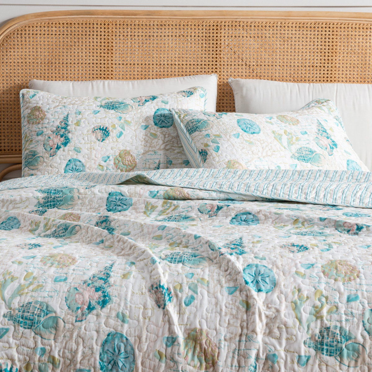 FreshFolds Vintage Coastal Seashell Quilt Set with Shams & Reviews ...
