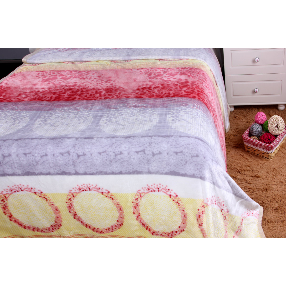 DaDa Bedding Print Reversible Soft Warm Throw & Reviews | Wayfair