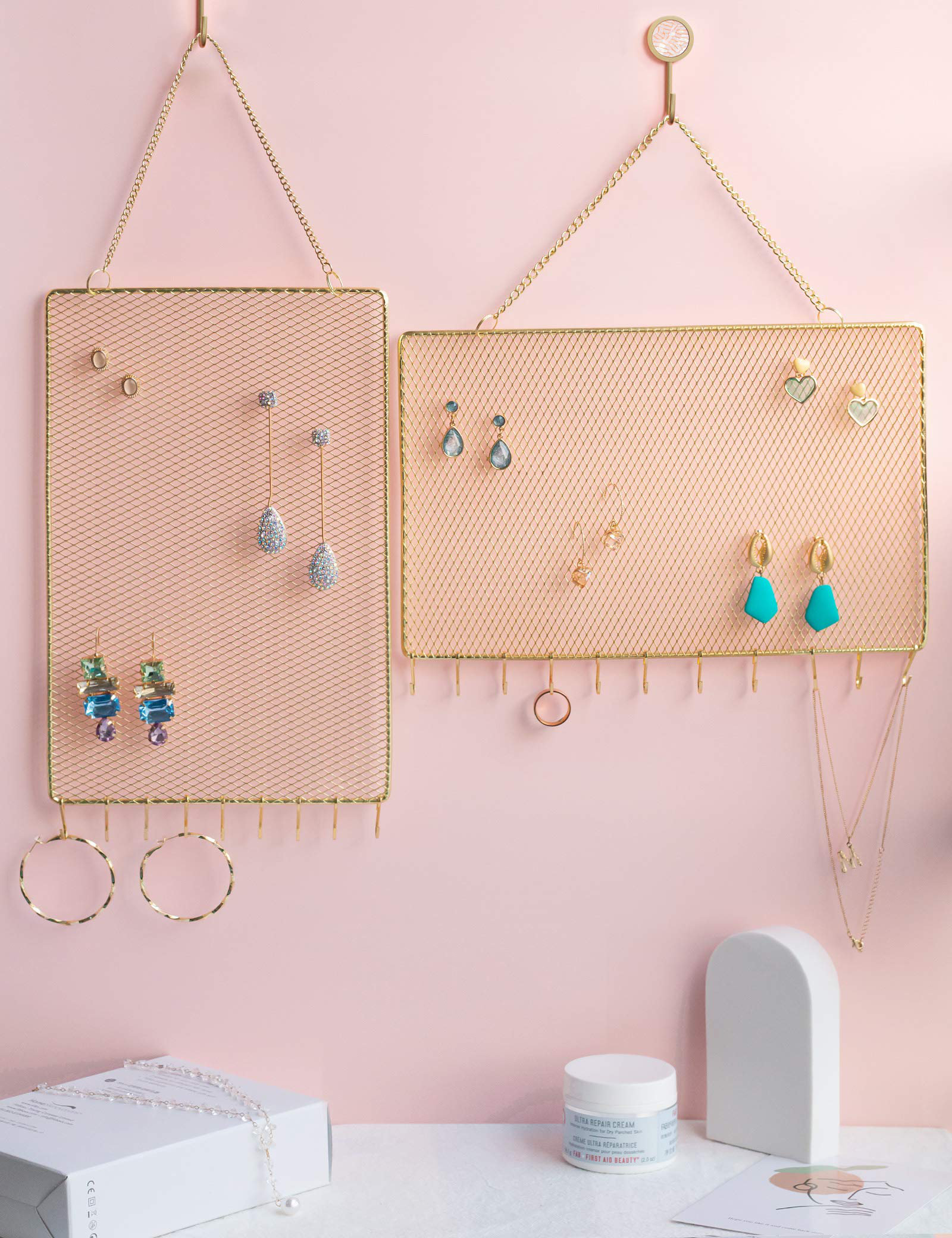 stud earrings display