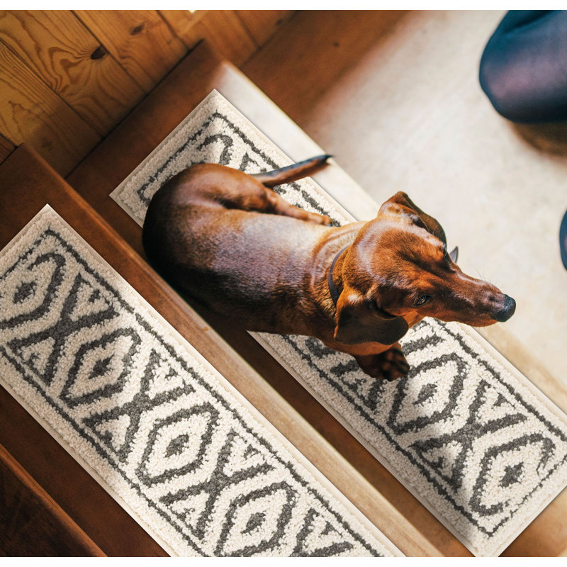 Foundry Select Sofihas White/Gray Diamond Shag Stair Rugs - Machine ...