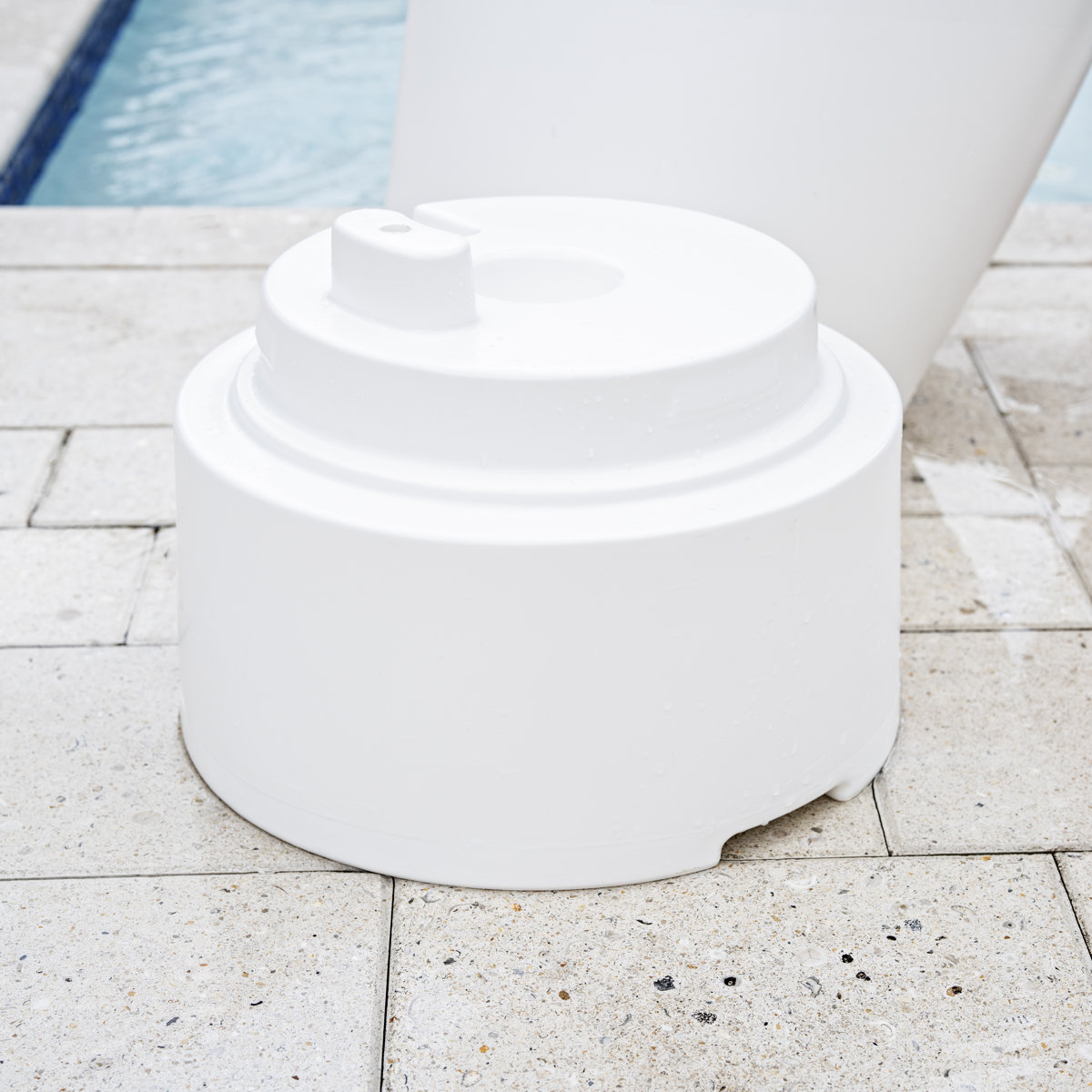 Step2 White Vero Plastic In-Pool Side Table and Umbrella Table Stand ...