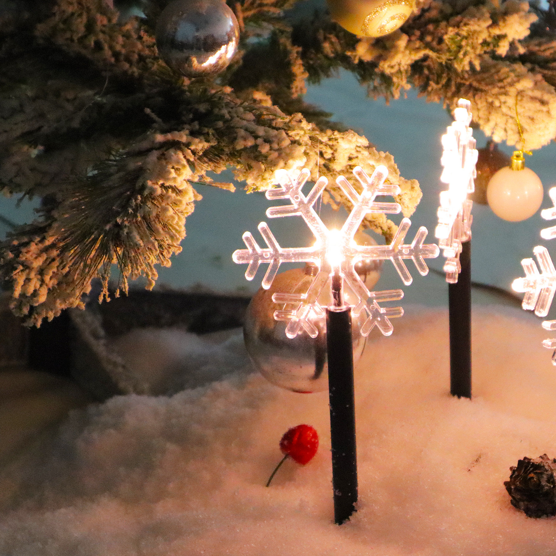 The Holiday Aisle® Led Pathway Light String 5 Stakes Snowflakes Battery ...