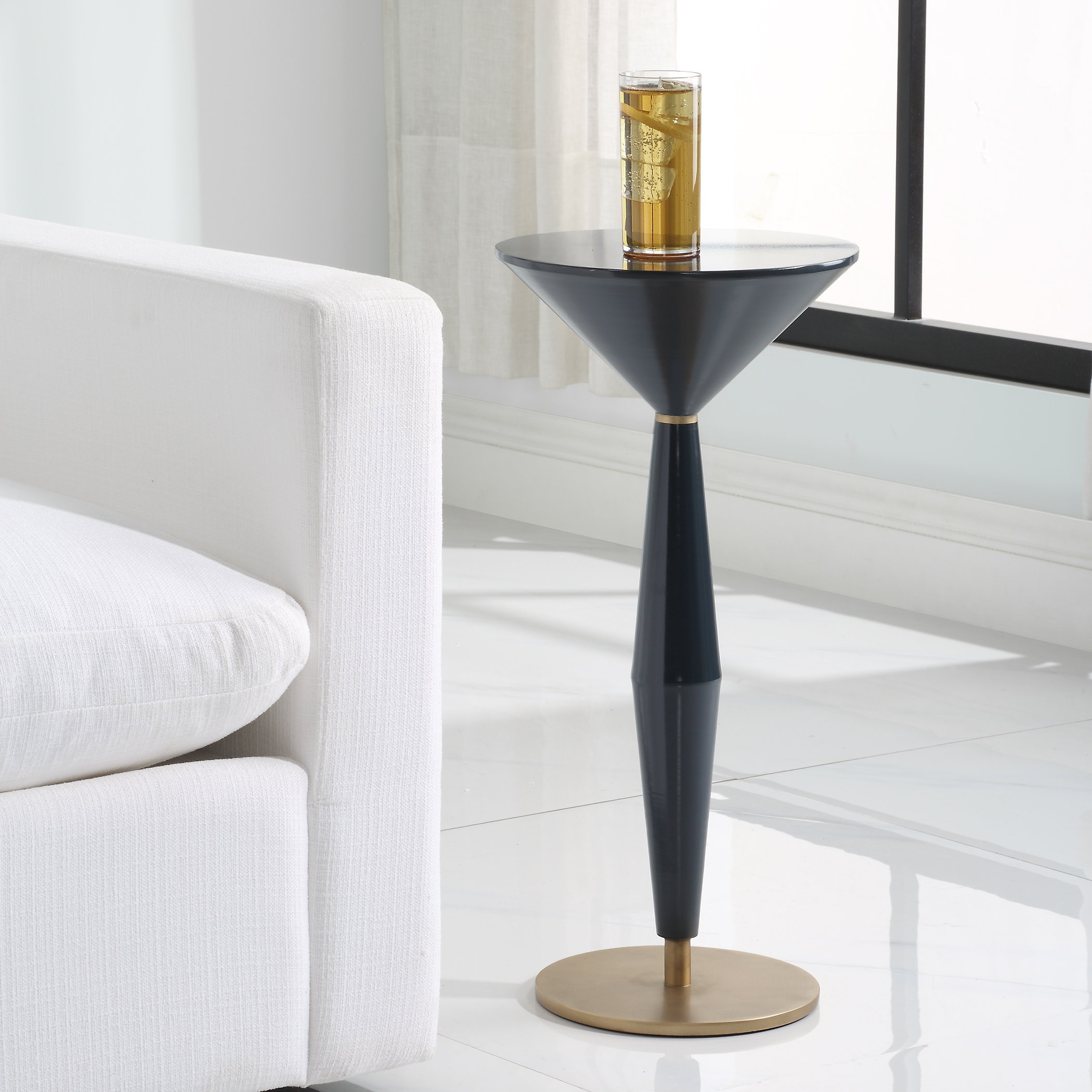 Mercer41 Manolya Iron Pedestal End Table - Wayfair Canada