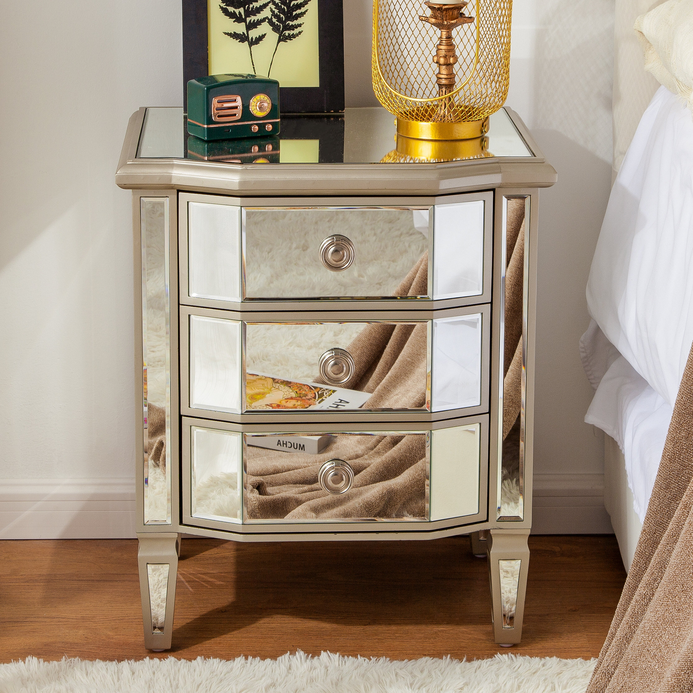 House of Hampton Grande table de chevet vintage avec 3 tiroirs ...