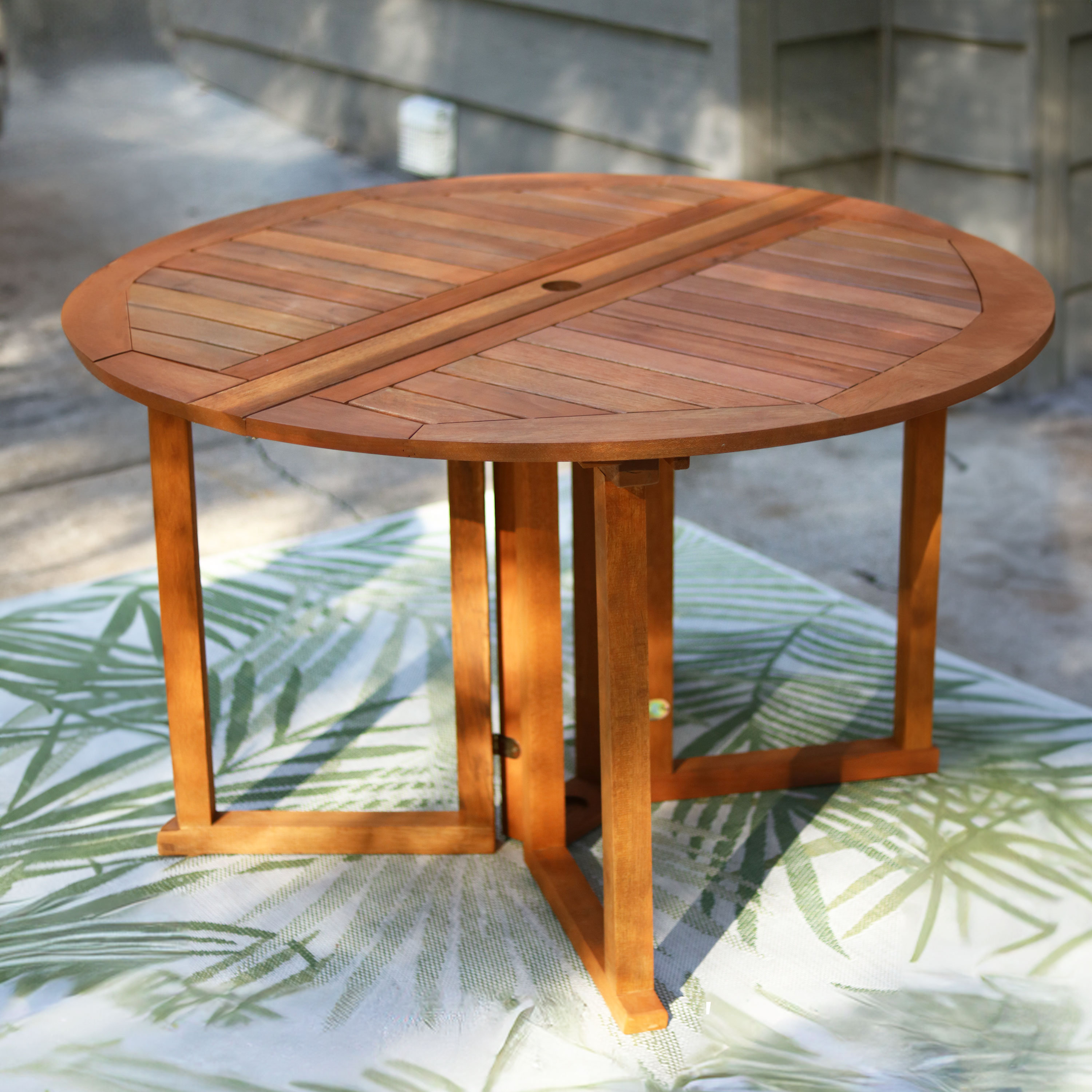 Union Rustic Table de salle à manger d'extérieur Kerlyn et Commentaires ...