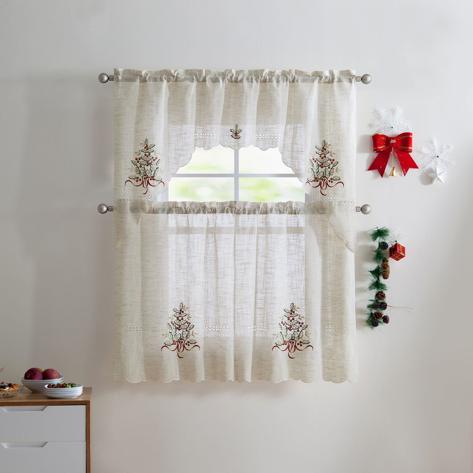 The Holiday Aisle® Elraine Embroidered Mistletoe 3 Piece Kitchen ...