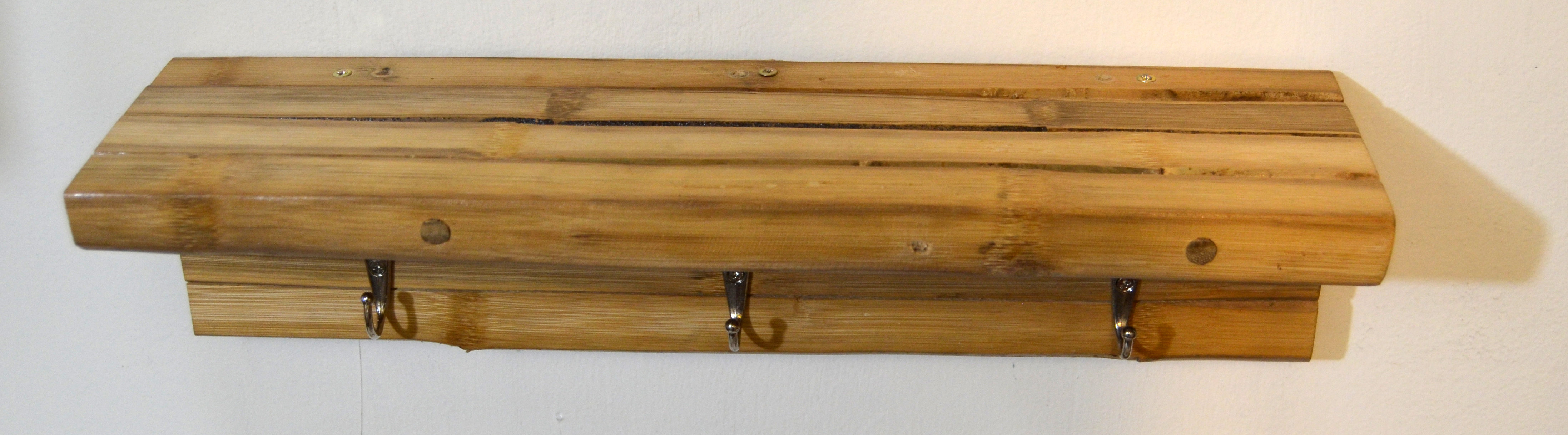 Bay Isle Home™ Tablette murale en bambou avec crochets en métal ...