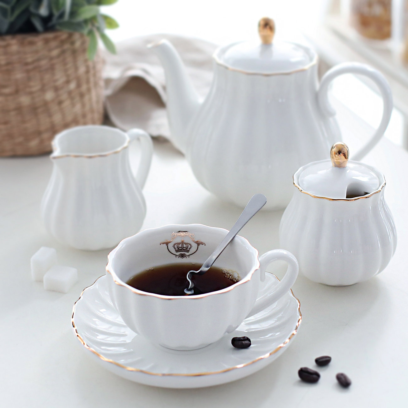 House of Hampton® Kayme 28 Teapot | Wayfair