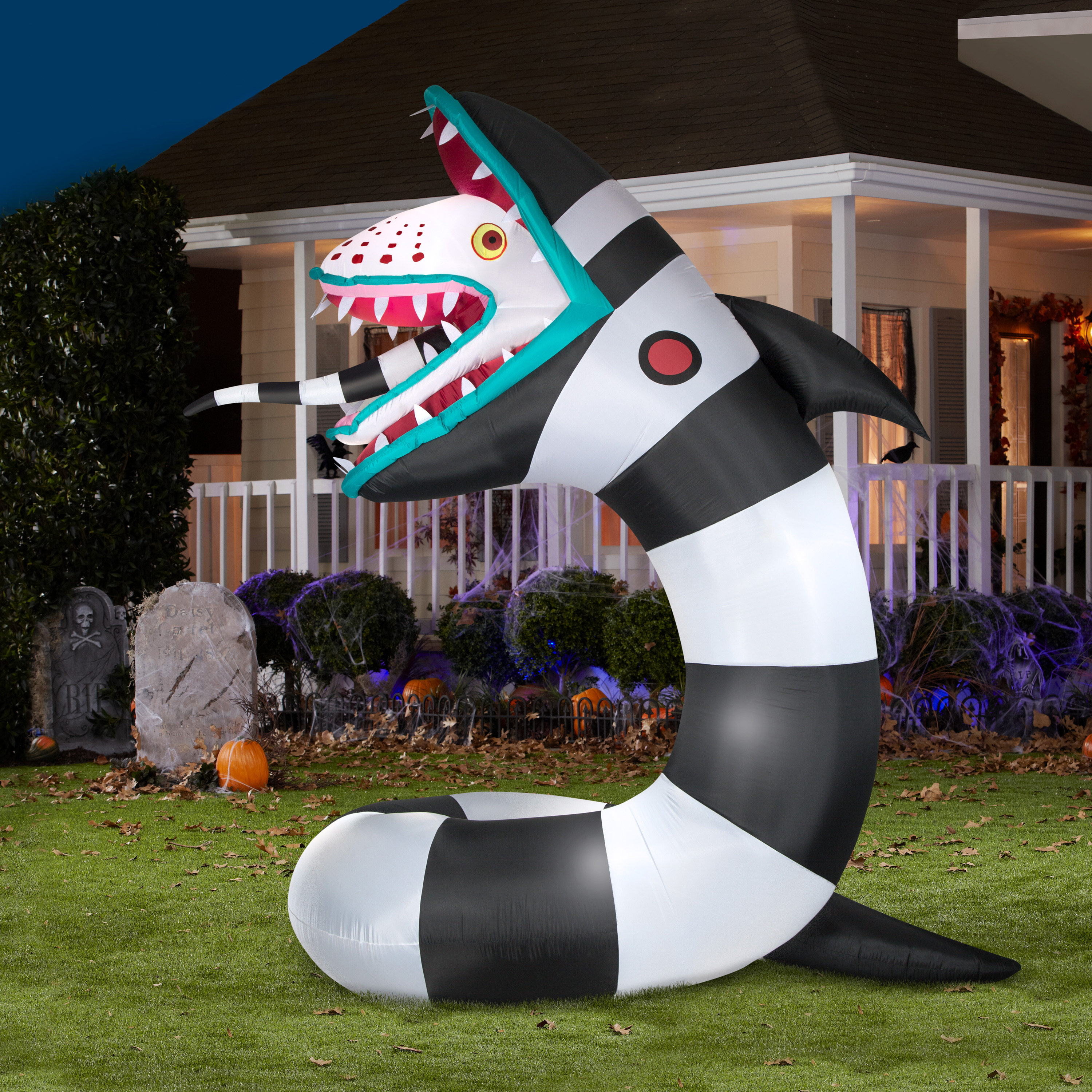 Gemmy Industries Gemmy Animated 9.5 ft Airblown Inflatable Beetlejuice ...