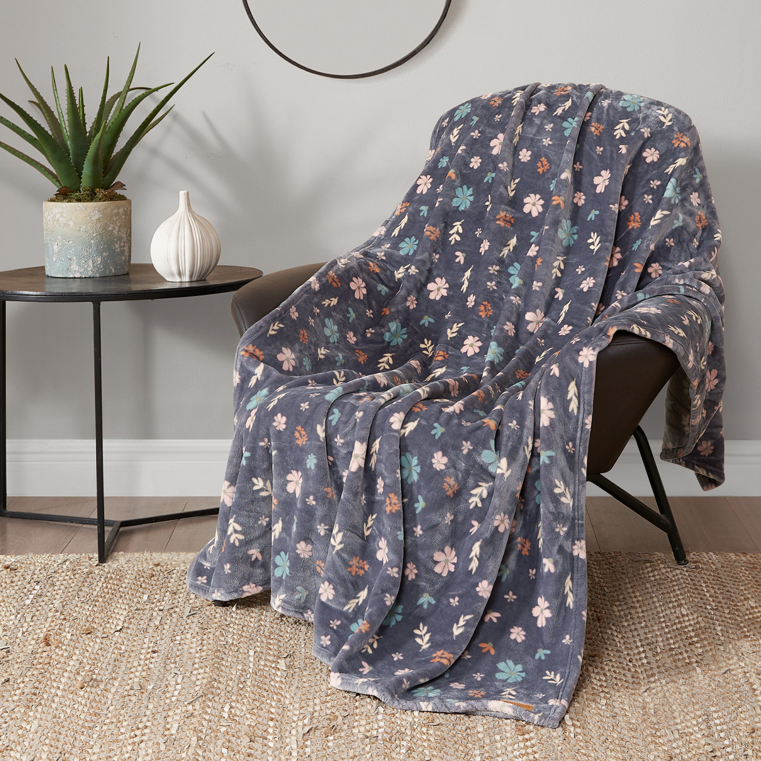 Lucky Brand Gray Floral Tossed Blooms Reversible Plush Throw Blanket ...