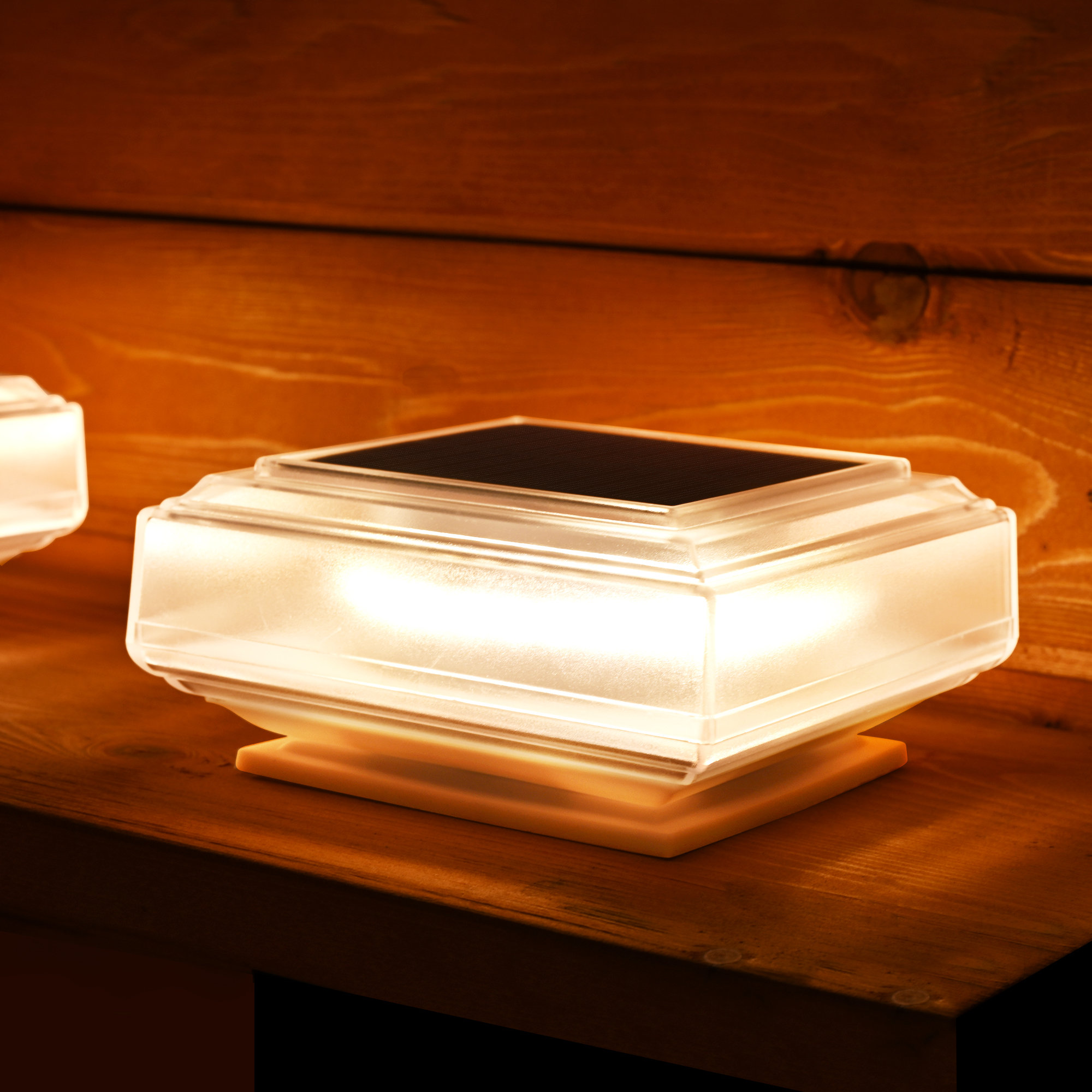 gigalumi Low Voltage Solar Powered Integrated LED Fence Post Cap Light ...