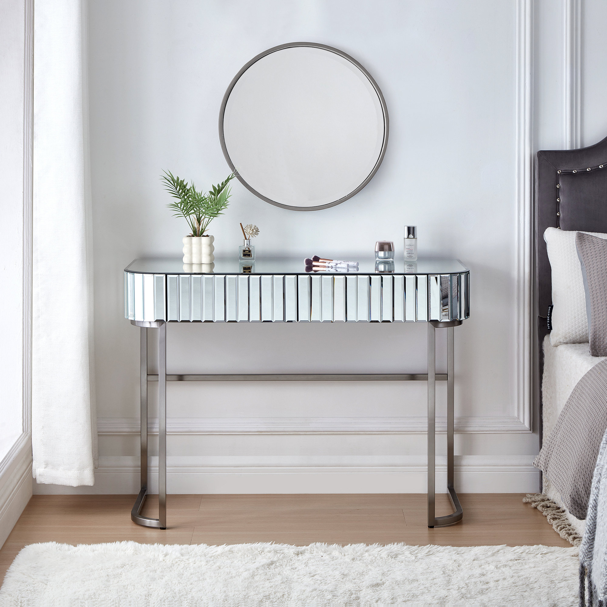 Everly Quinn '' Silver Mirrored Makeup Vanity Table With Stainless ...