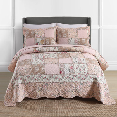 light pink patterned quilt