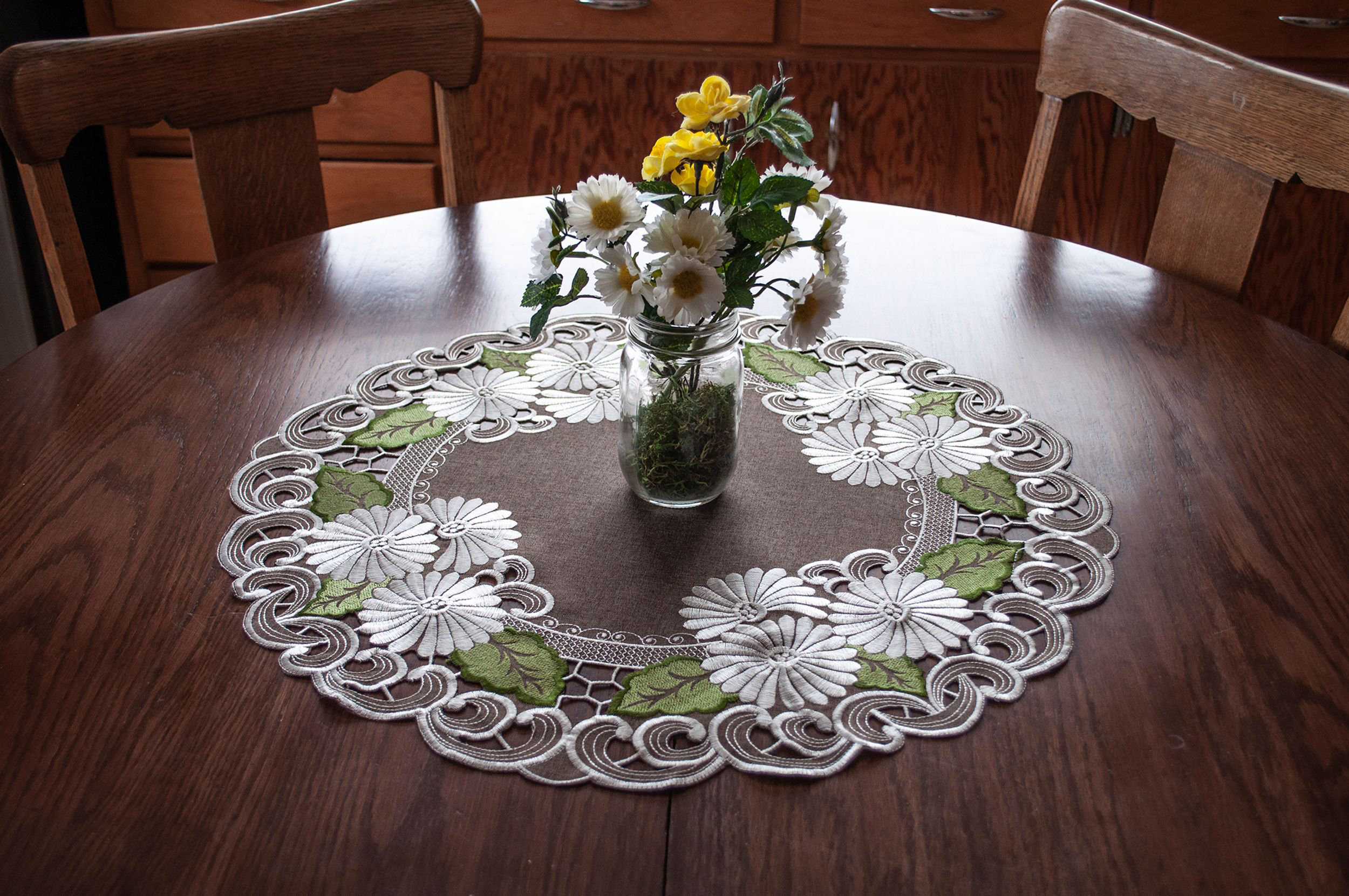 August Grove Reanna Dining Linens 24" Round White Daisy on Brown Doily ...