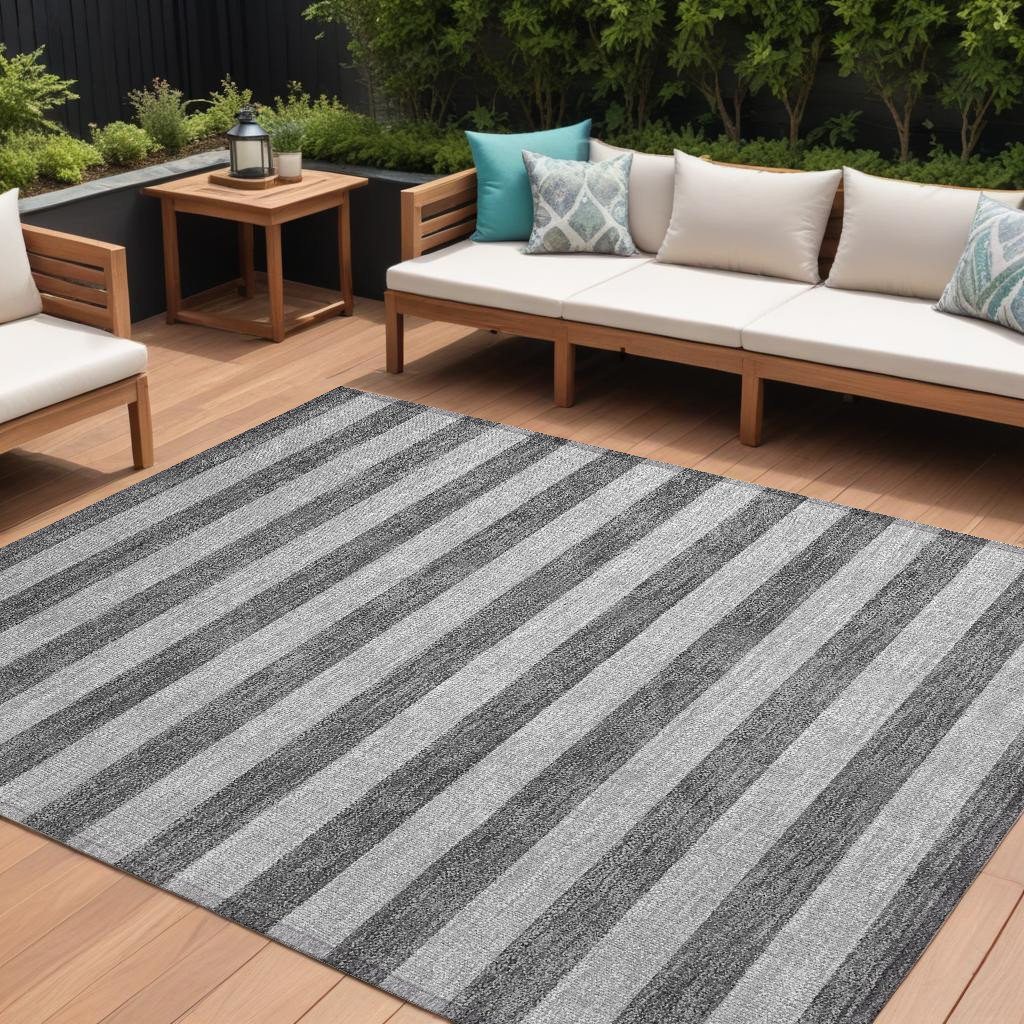 HomeRoots Tapis intérieur antidérapant à rayures grises et blanches 9 pi x 12 pi - Wayfair Canada