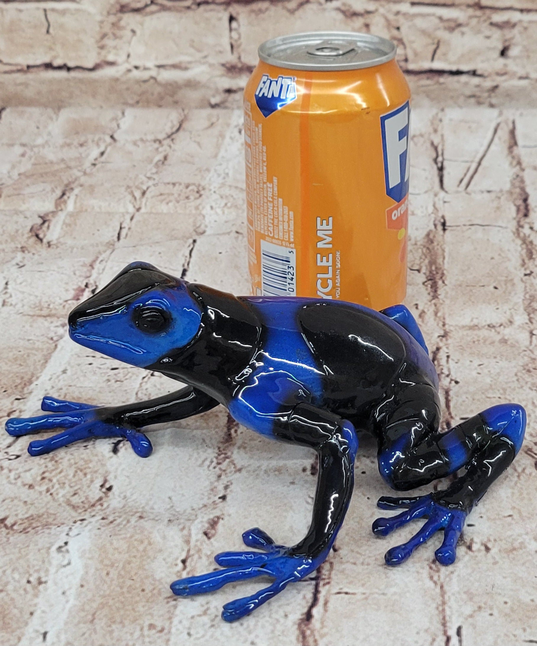 Red Barrel Studio Blue & Black Poison Dart Tree Frog Bronze Metal ...