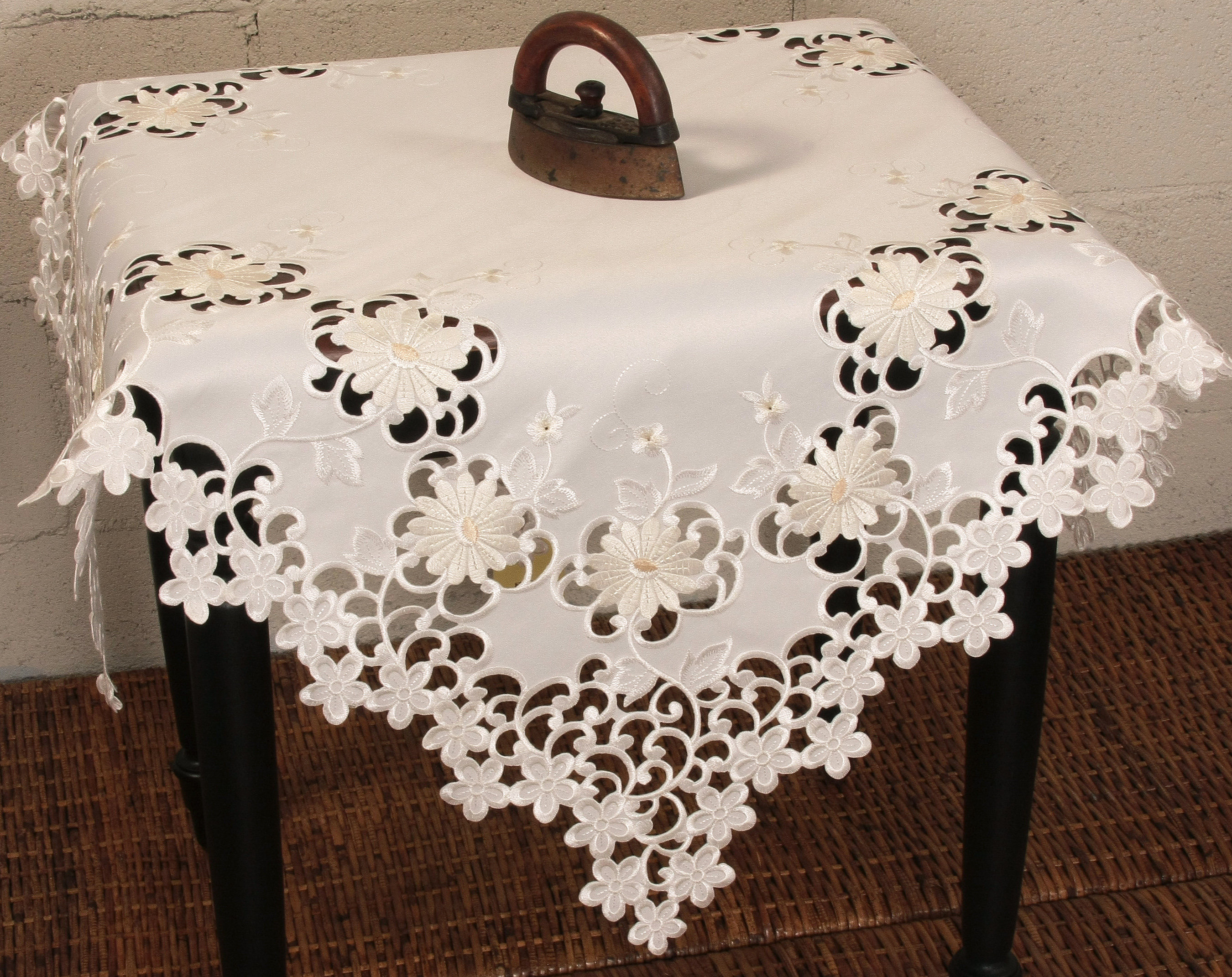 Charlton Home Sherilyn Table Topper & Reviews | Wayfair