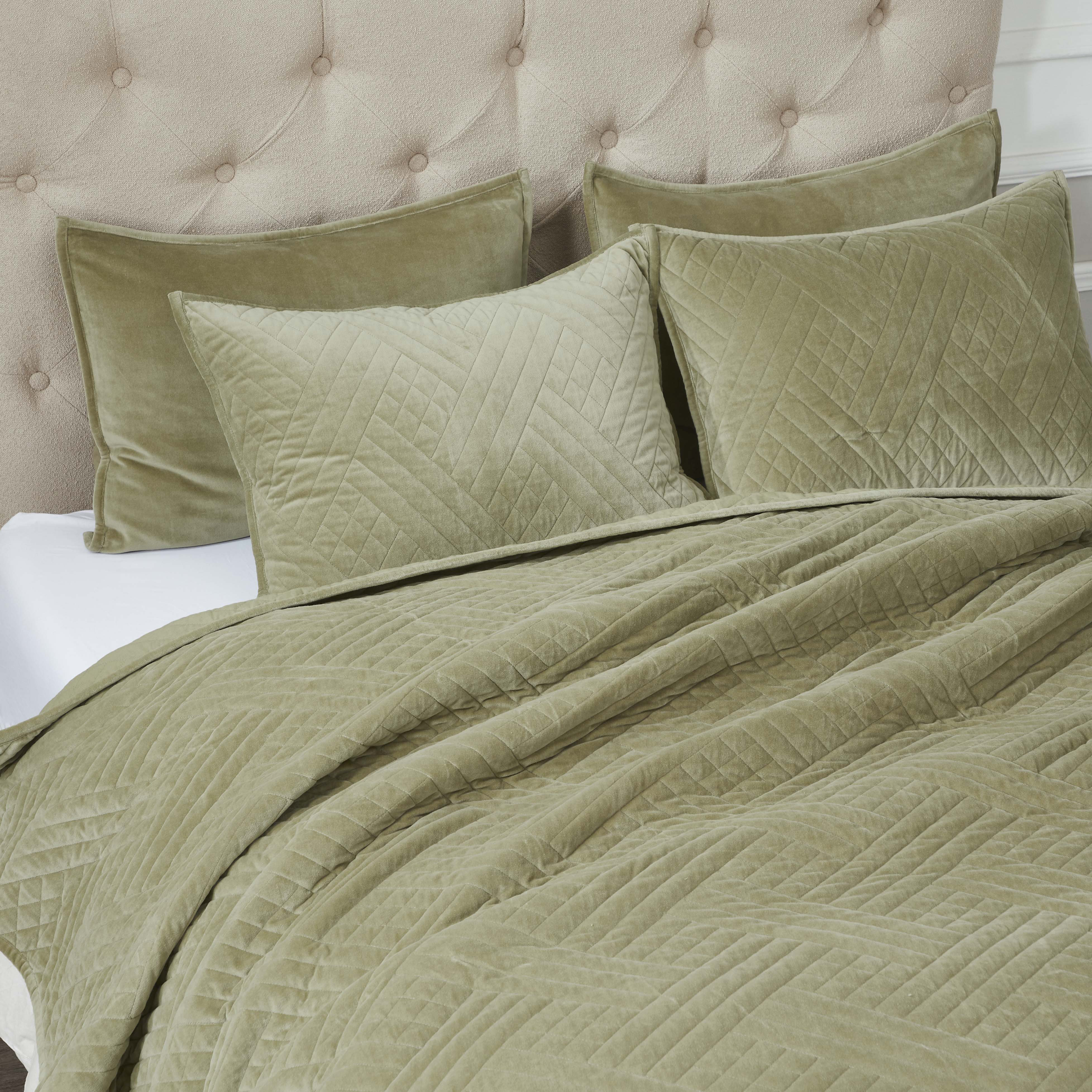 Superior Karina Cotton Velvet Lightweight Quilt And Pillow Sham Set ...