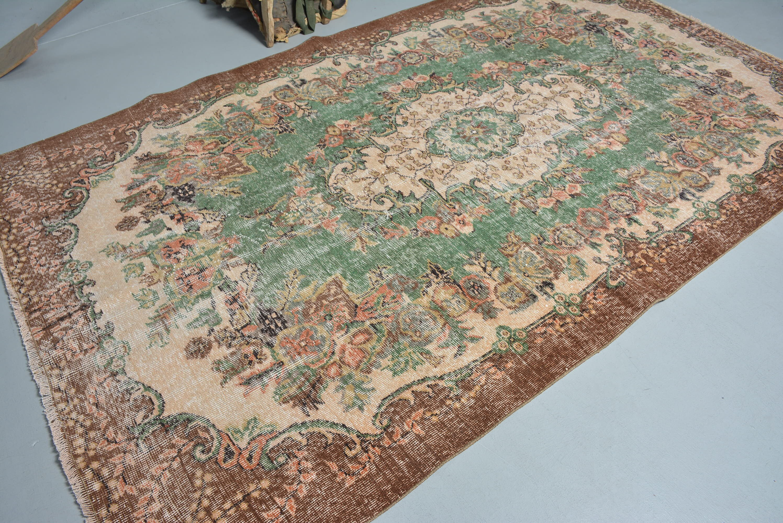 Isabelline Brown Cool Rug, 5.7x9.6 ft Large Rugs, Turkish Rugs, Vintage ...
