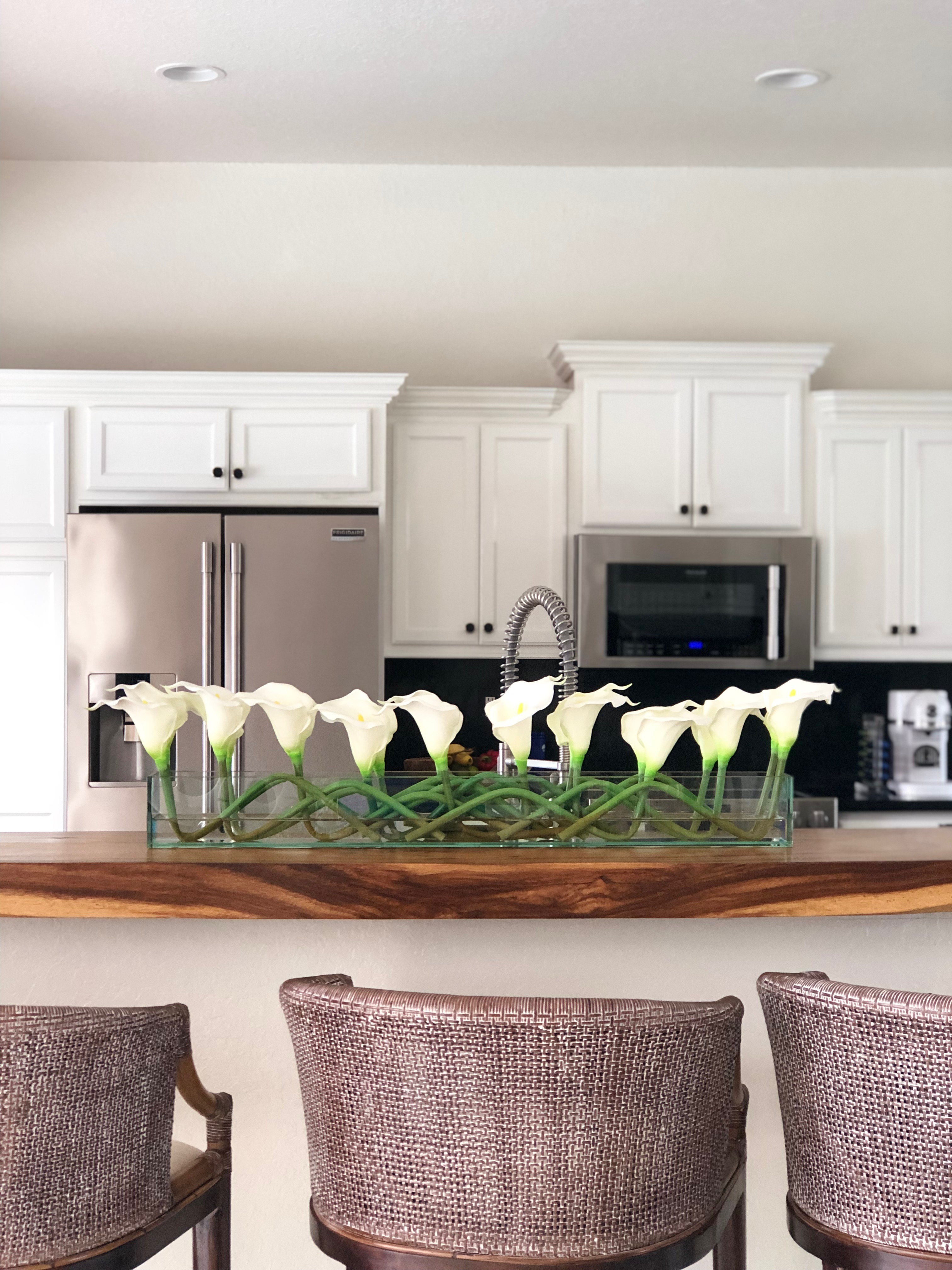 CFA Design Group Casa Moderna glass plate planter with mango calla ...