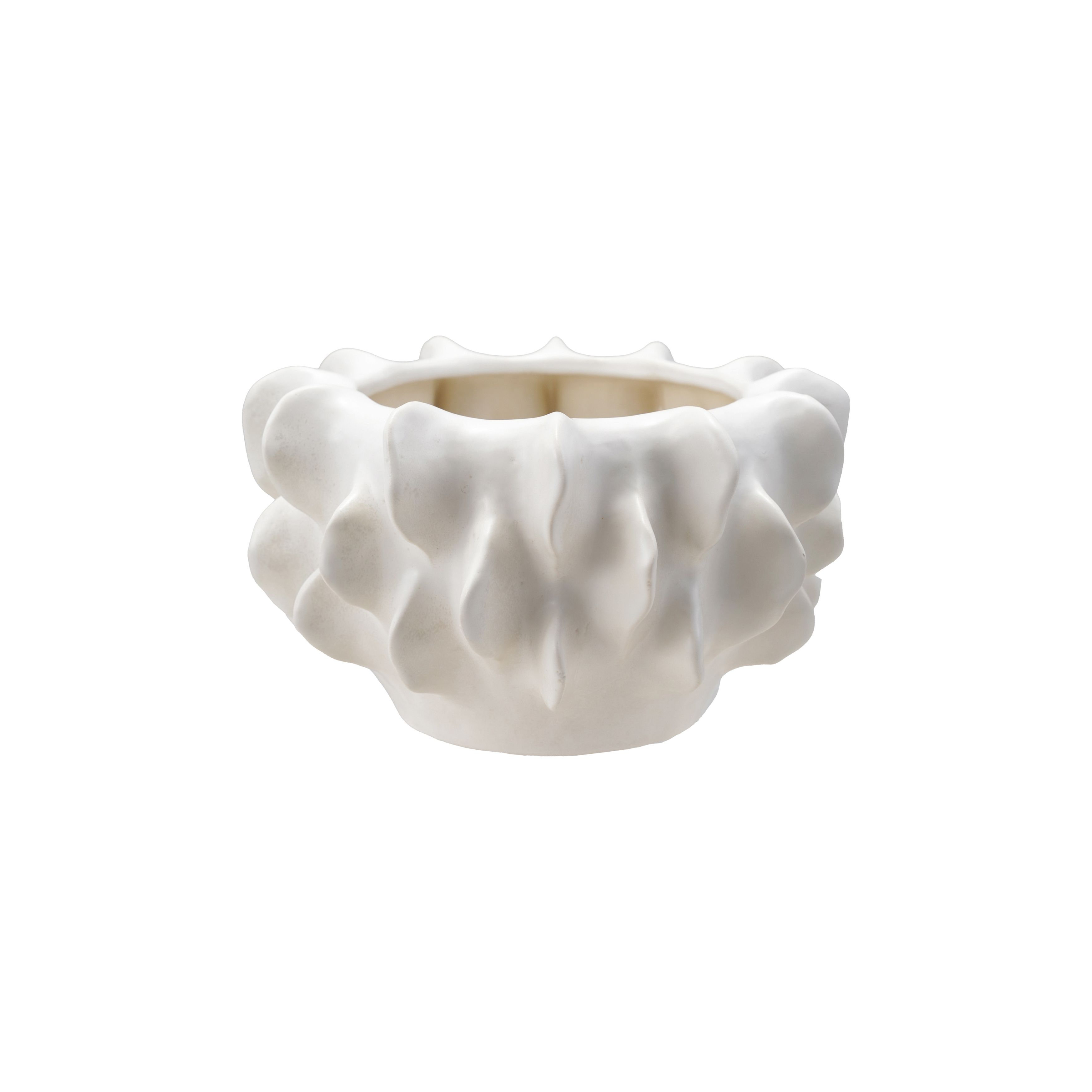 Latitude Run® Pot de fleurs sculptural en grès, blanc mat - Wayfair Canada