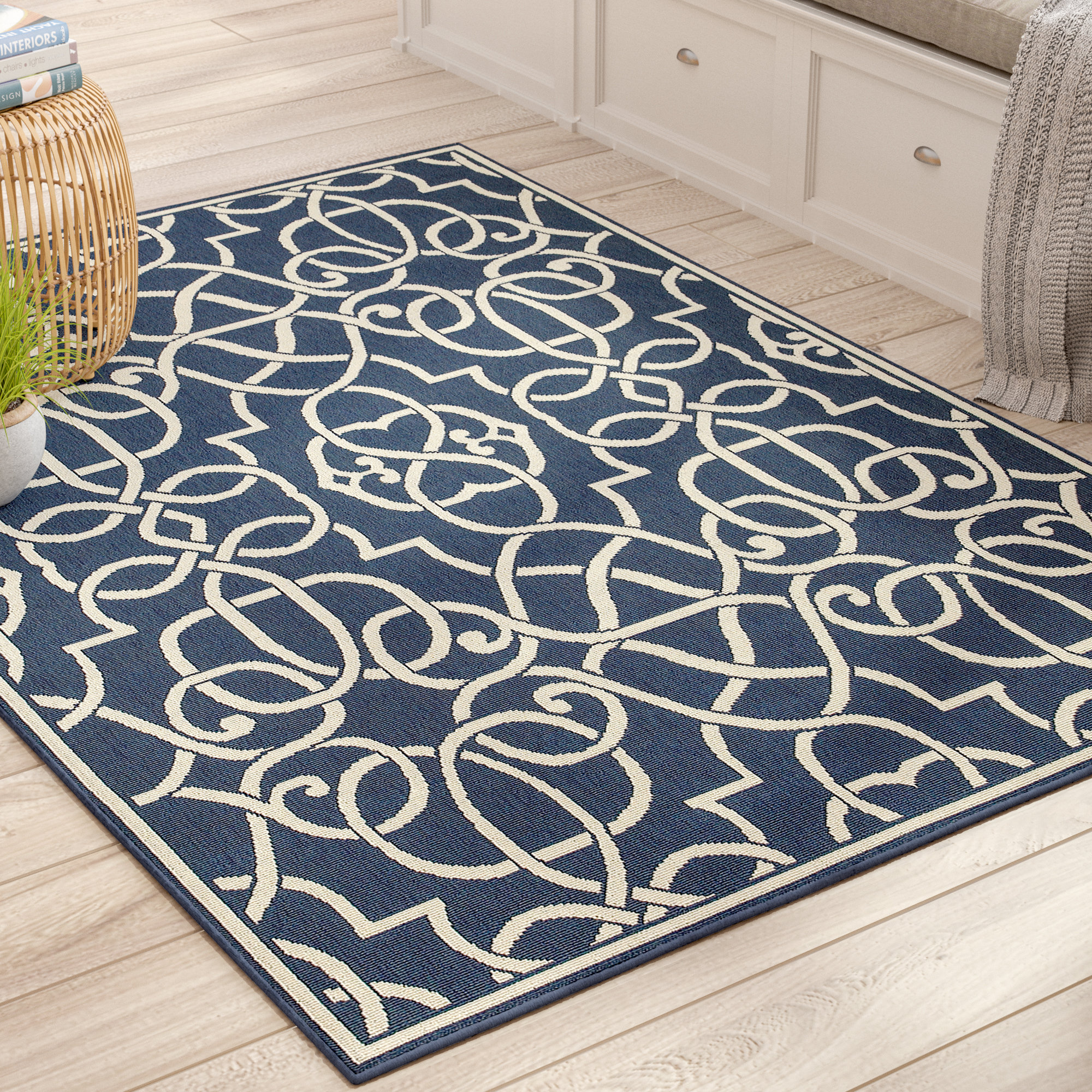 Lark Manor Tapis intérieur / extérieur à motif géométrique bleu marine / beige Deltana & Reviews ...