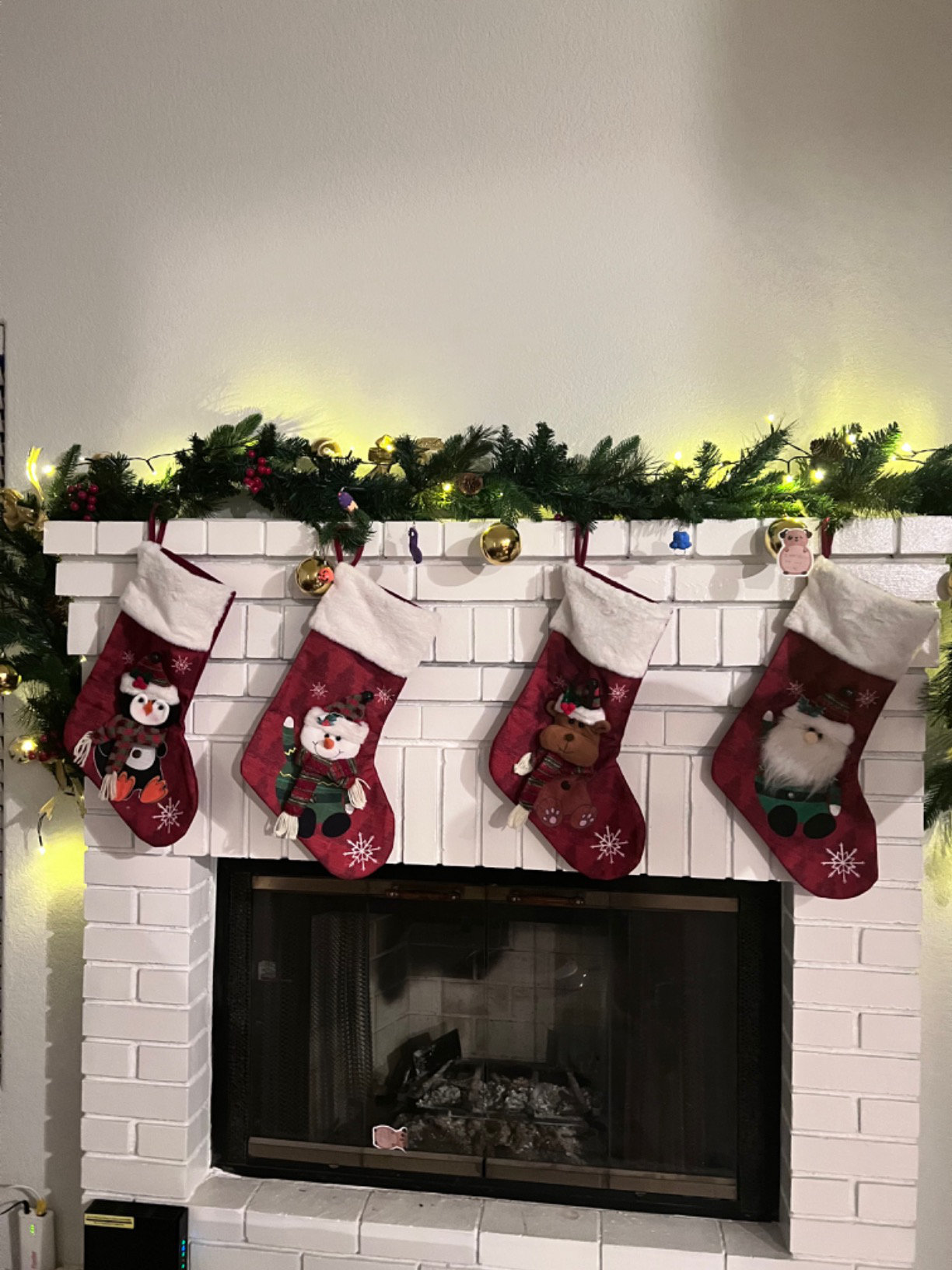 Suploo 4 Pack Xmas Stockings with Snowflake Santa Snowman Reindeer ...