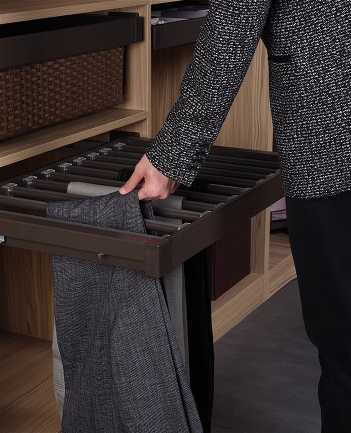 Thrones Designs Aluminum Alloy Extendable Trouser Rack For Wardrobes ...