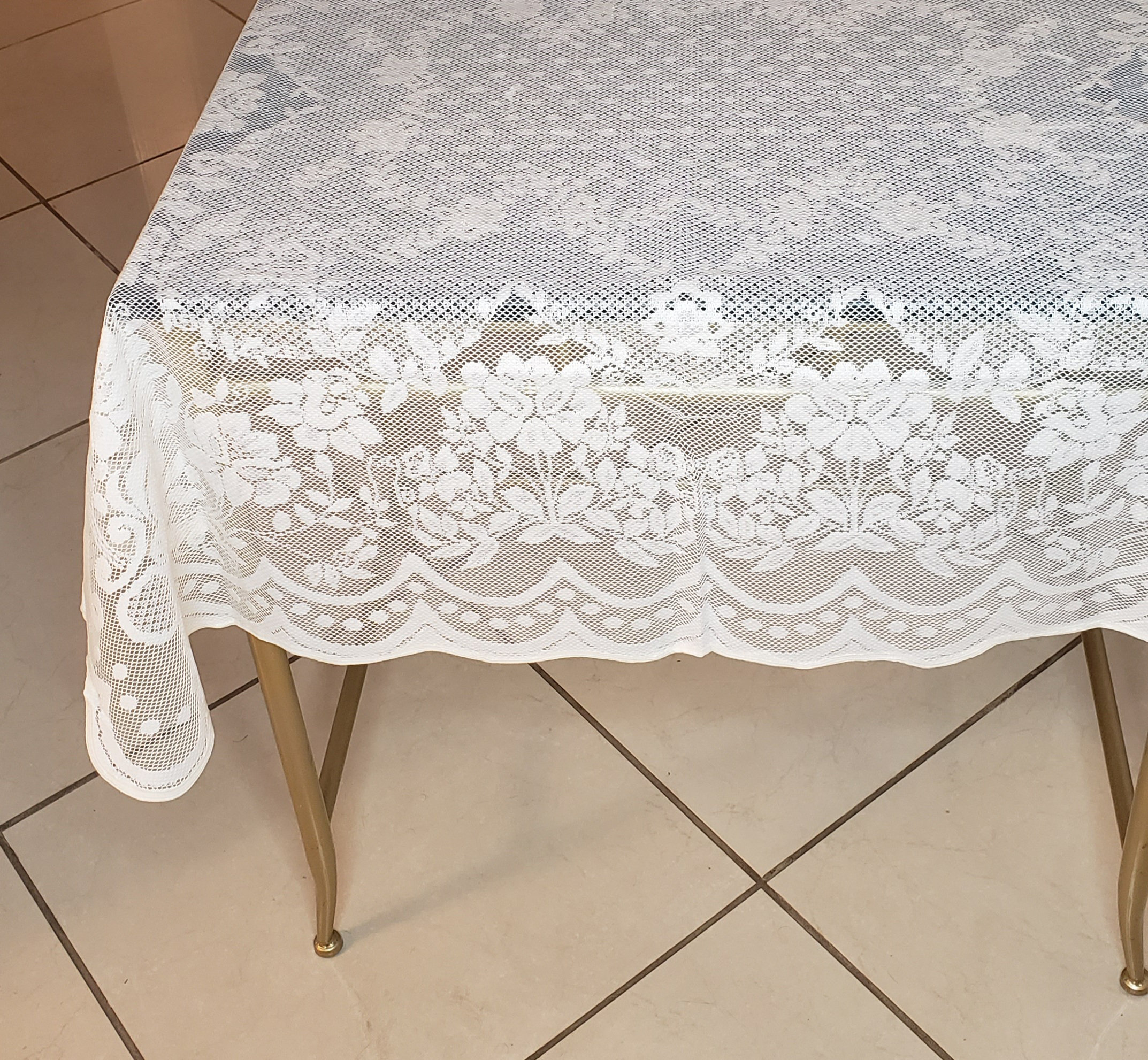 Winston Porter Gurlal Square Lace table topper -40 inch | Wayfair