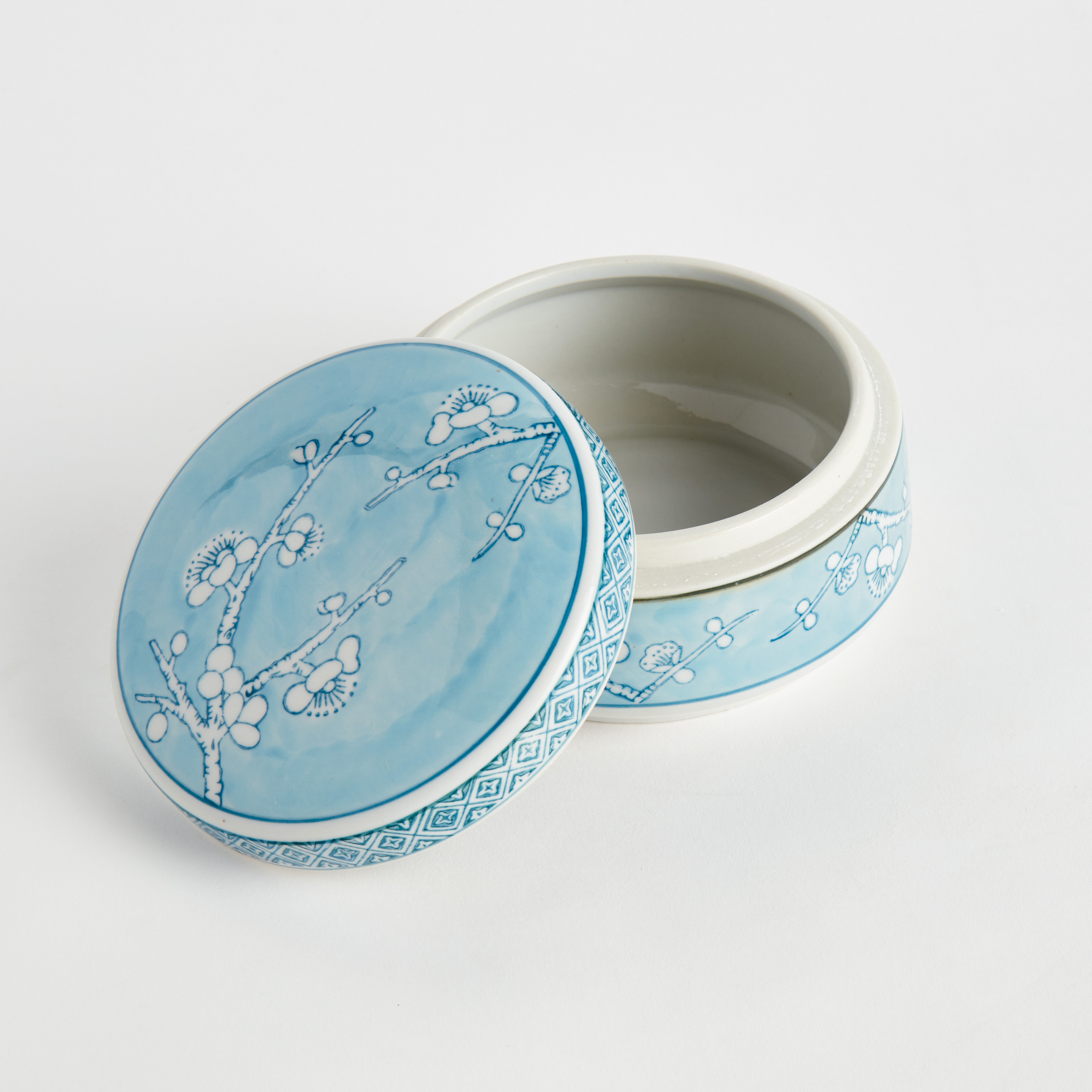 Bayou Breeze MONARCH EMPRESS ROUND LIDDED CATCH ALL BOX SMALL - Wayfair ...