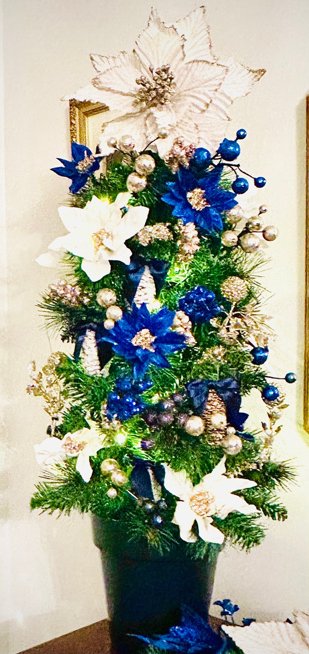 Perfect Holiday Elegance LLC. Stunning Pre Lit Blue and White ...
