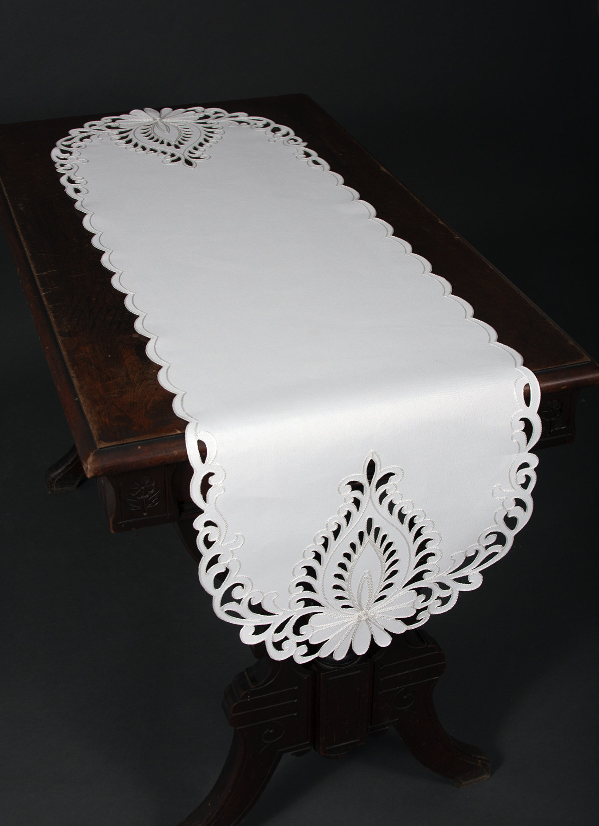 Astoria Grand Armadillo Floral Oval Table Runner & Reviews | Wayfair