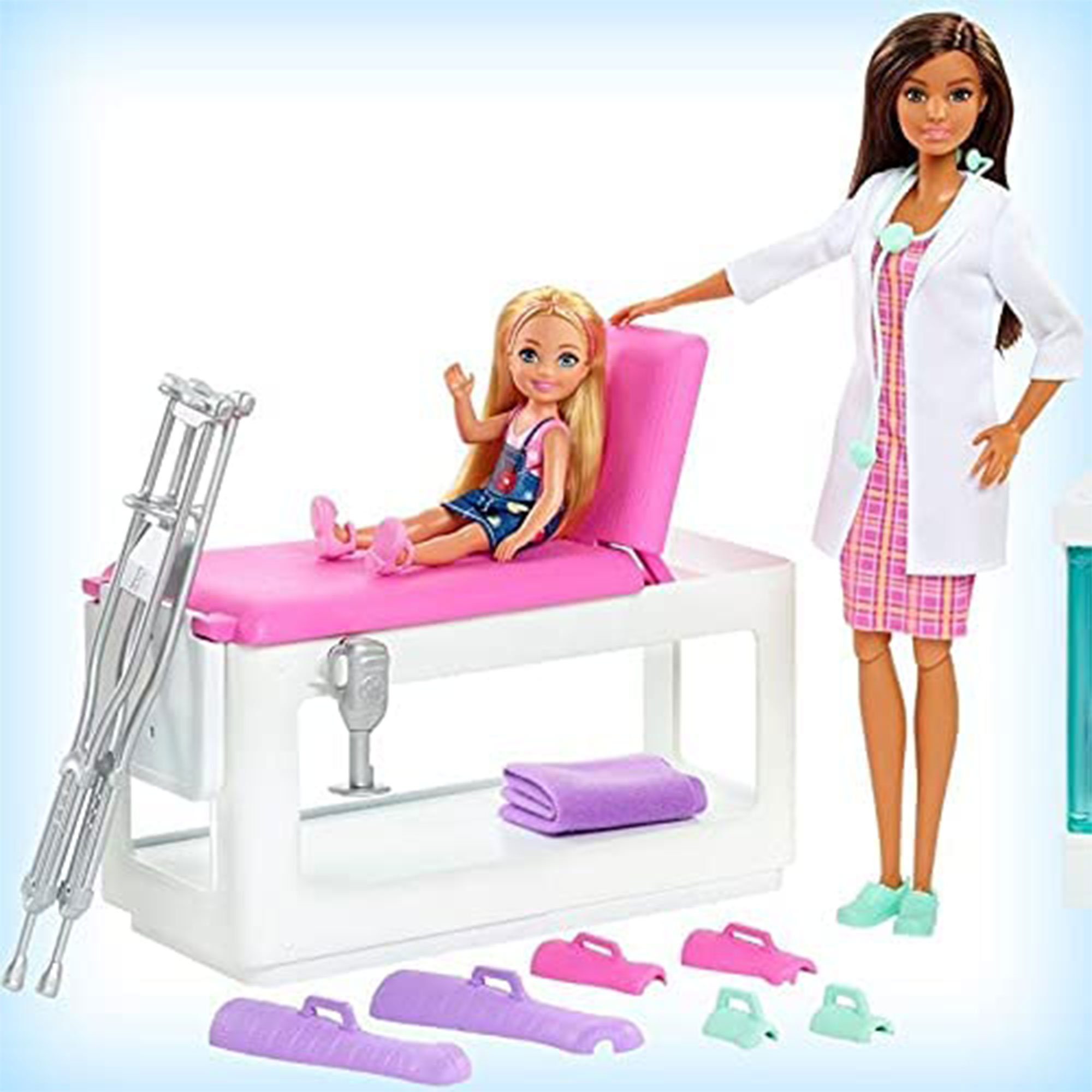 Mattel Barbie Fast Cast Clinic Playset with Brunette Barbie Doctor Doll ...