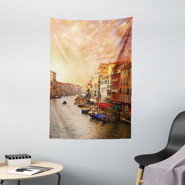 Wunderschone East Urban Home Bild