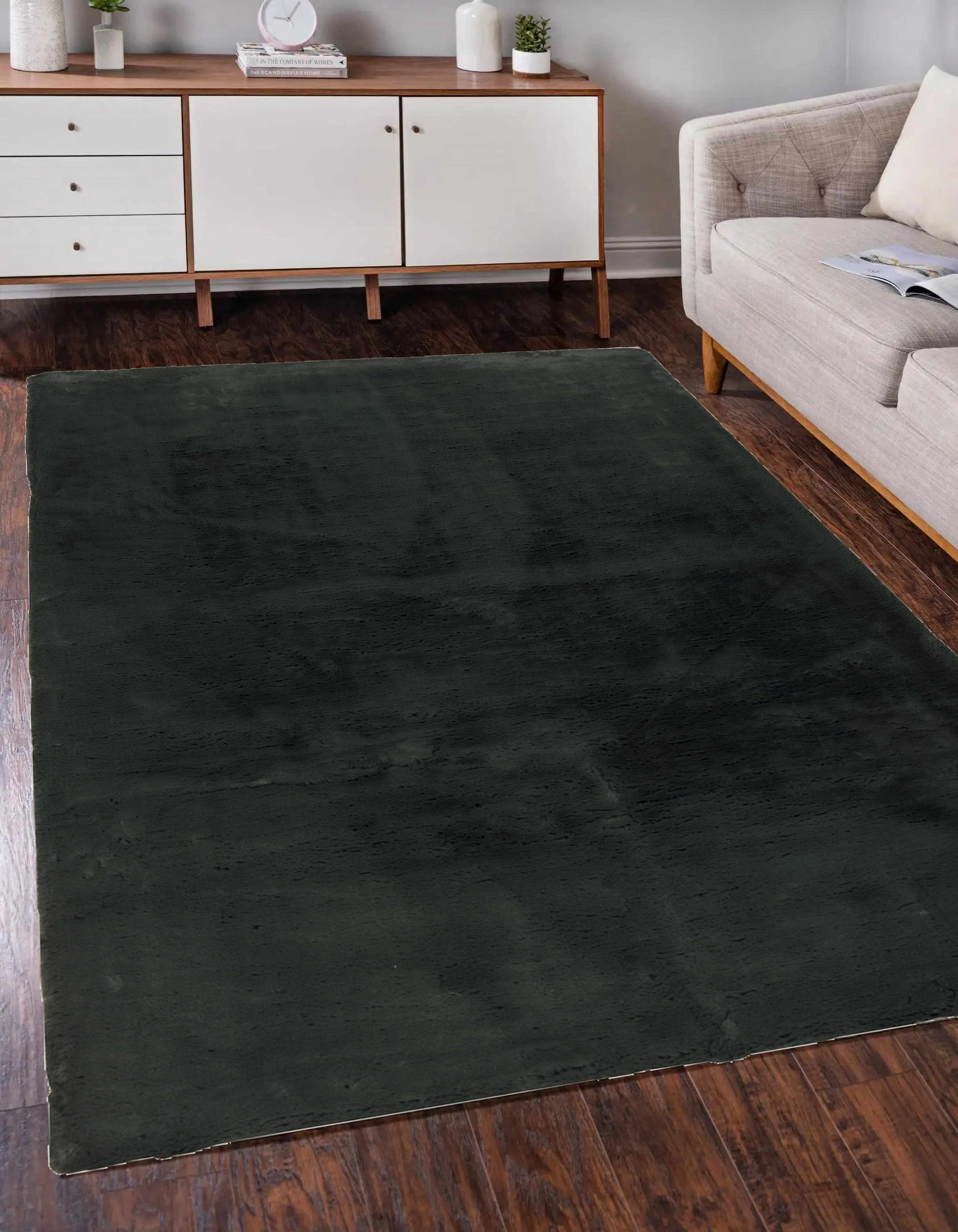 Mercer41 Jalissia Faux Rabbit Fur Hand Tufted Solid Colour Rug ...