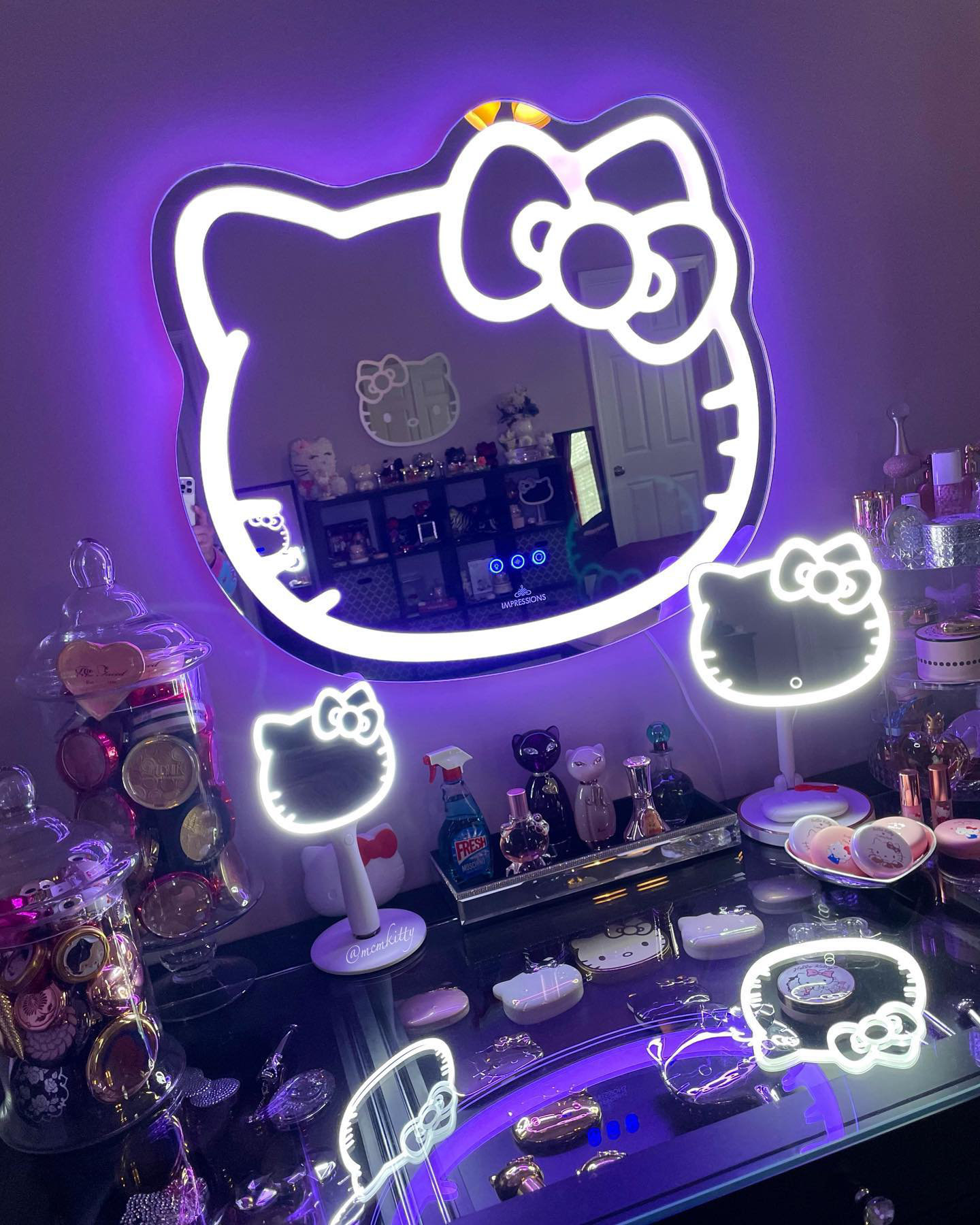 IMPRESSIONS VANITY · COMPANY Hello Kitty Wall Mirror with Wi-Fi, Smart ...
